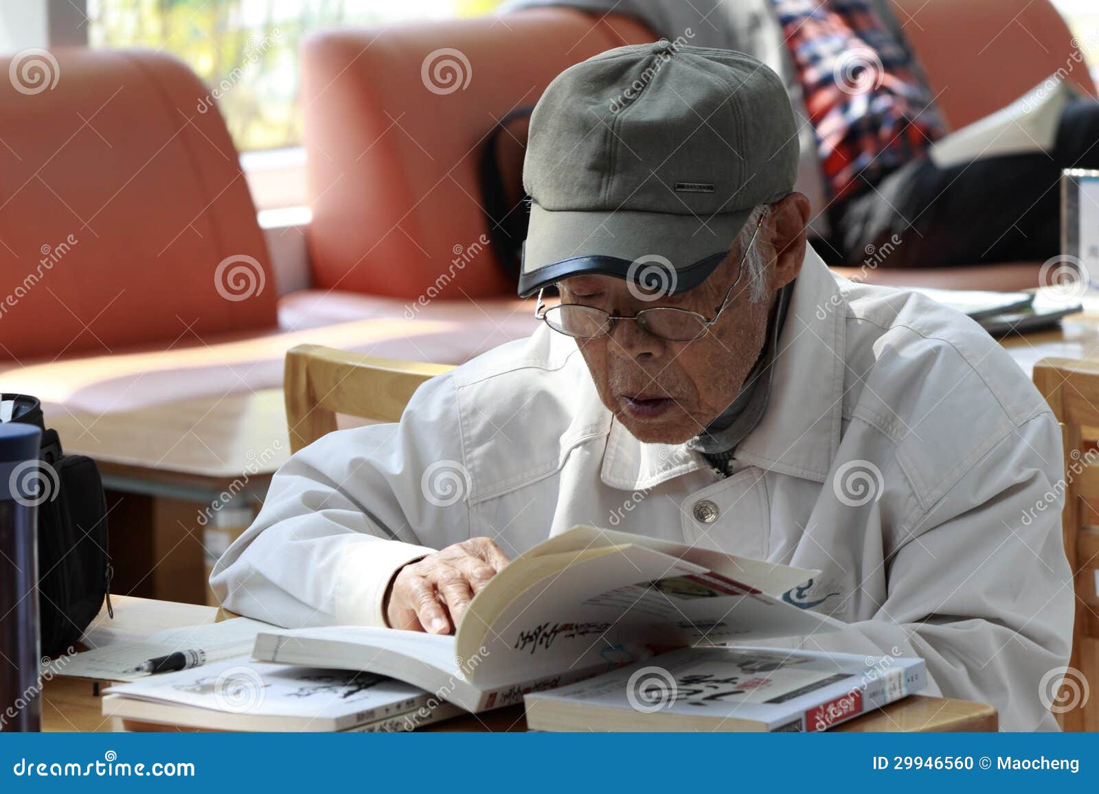 Old Man Studying in Library Editorial Image - Image of helping, library ...