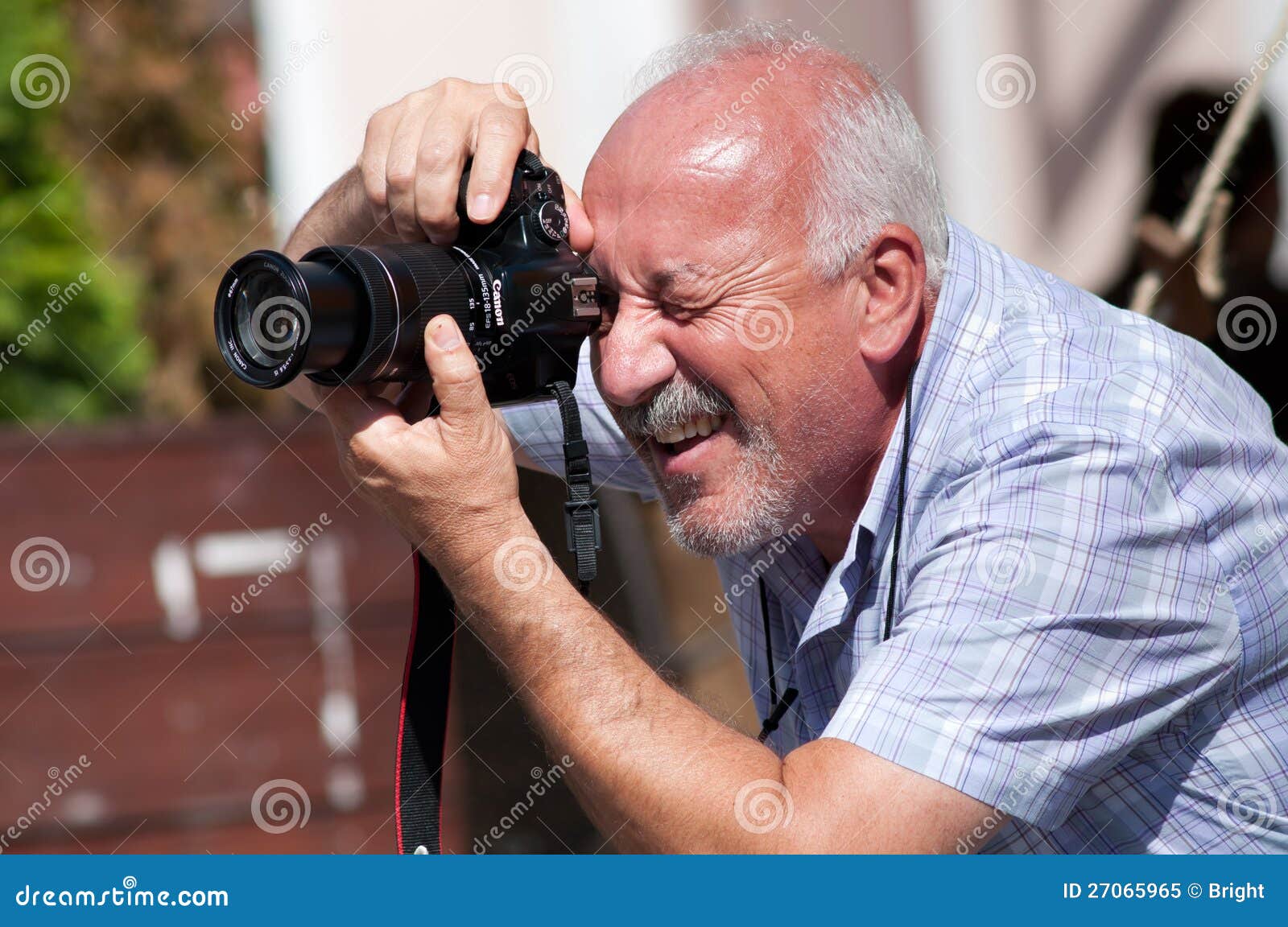 Old man taking photograph editorial image. Image of zoom - 27065965