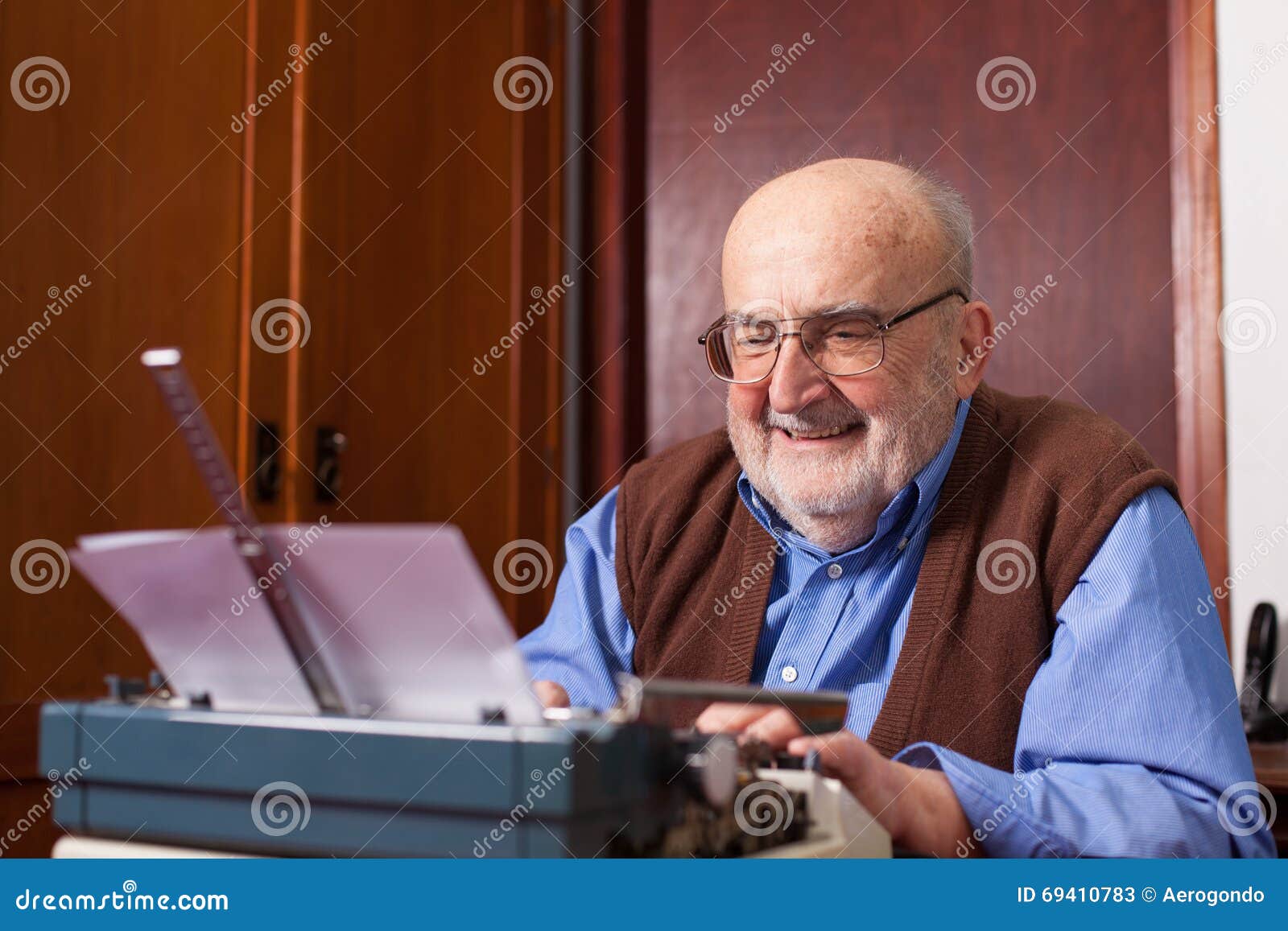 Old Man Typing on a Typewriter Stock Image - Image of indoors, person ...