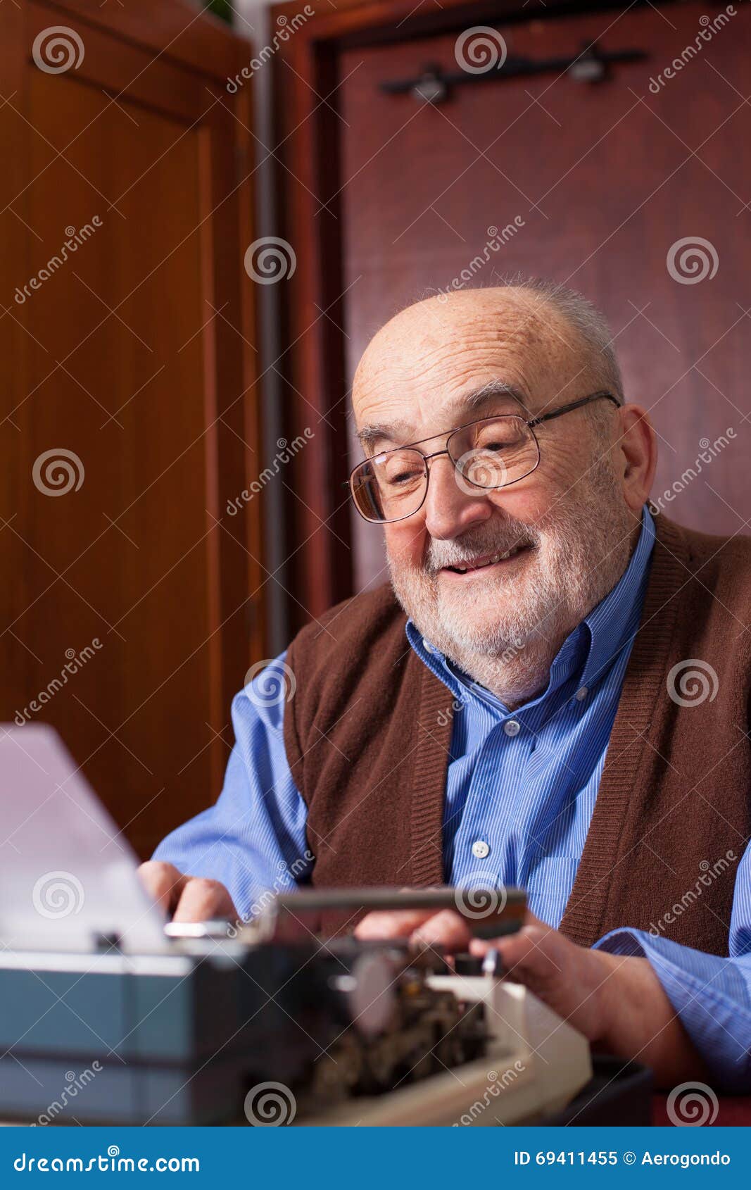Old Man Typing on a Typewriter Stock Image - Image of journalist ...