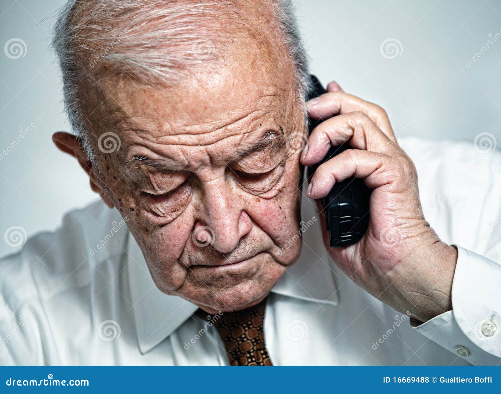 Old man use telephone stock photo. Image of caucasian - 16669488