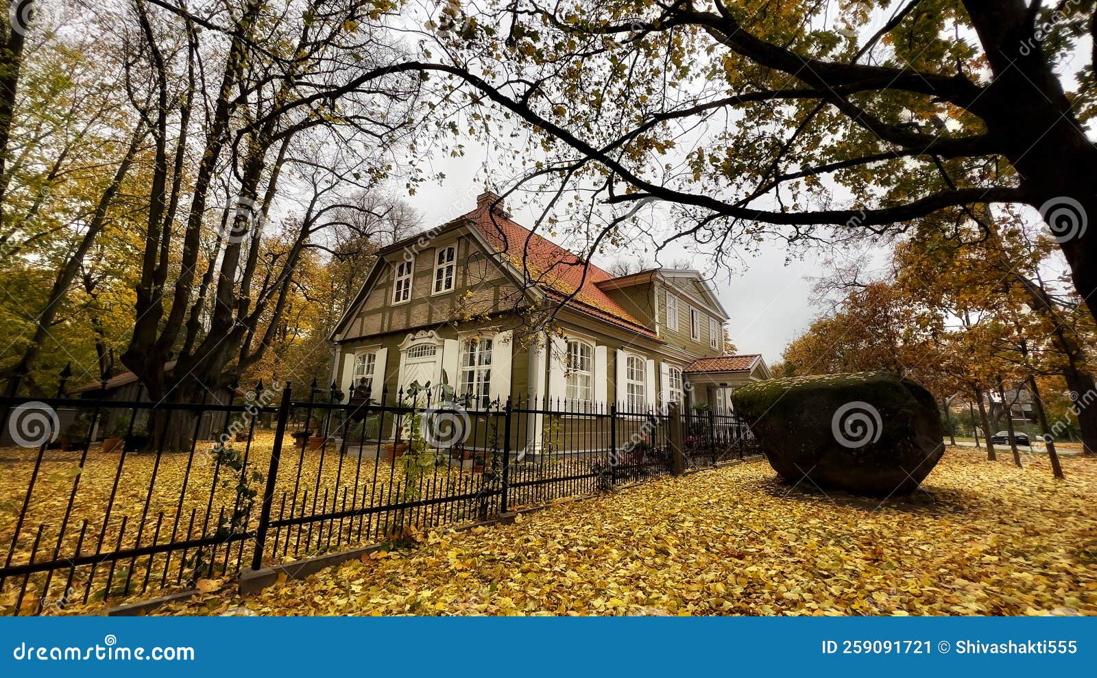 Old Manor House stock image. Image of rich, house, manor - 259091721