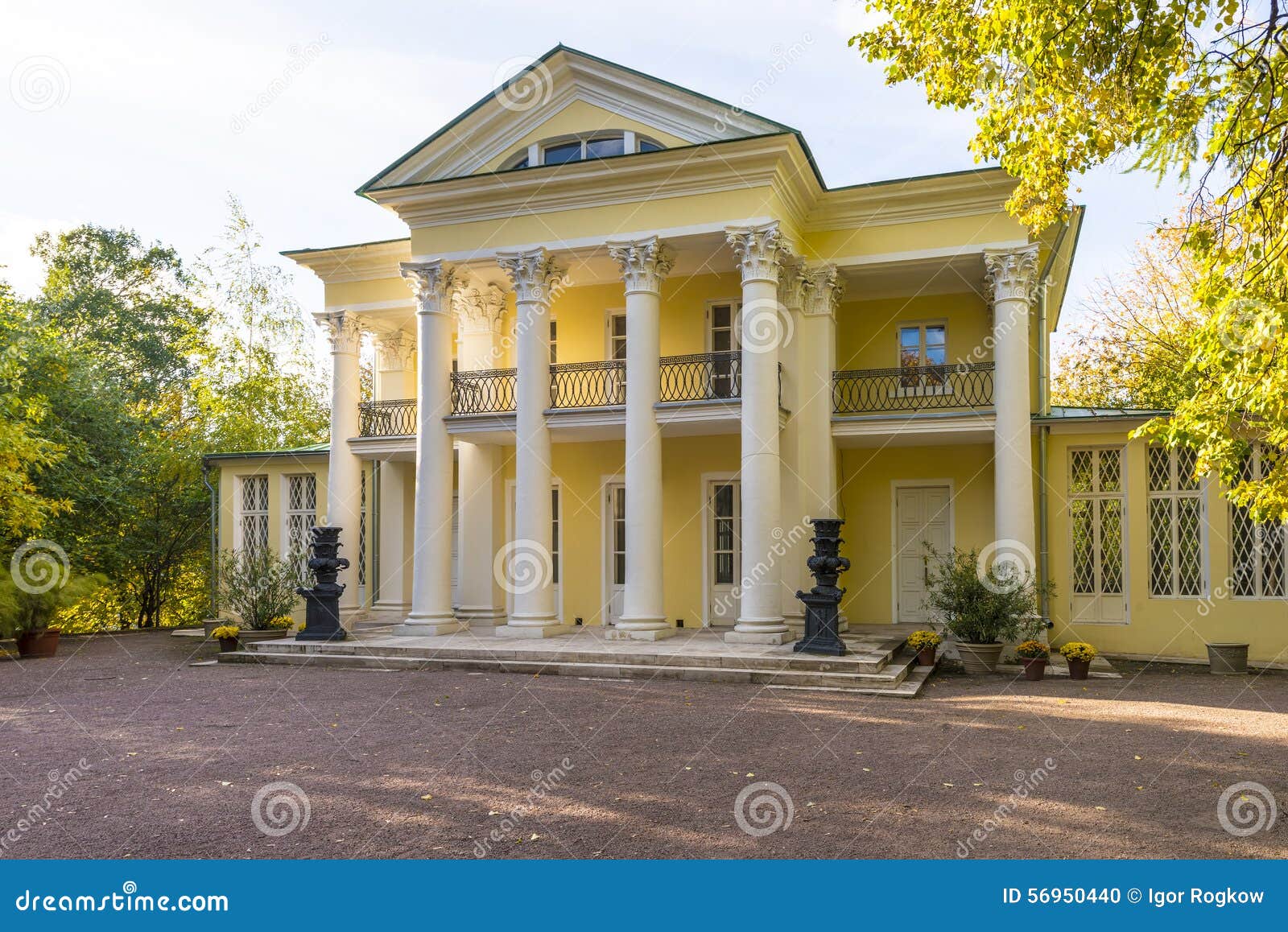 The Old Mansion with Columns in the Autumn Park Stock Photo - Image of ...