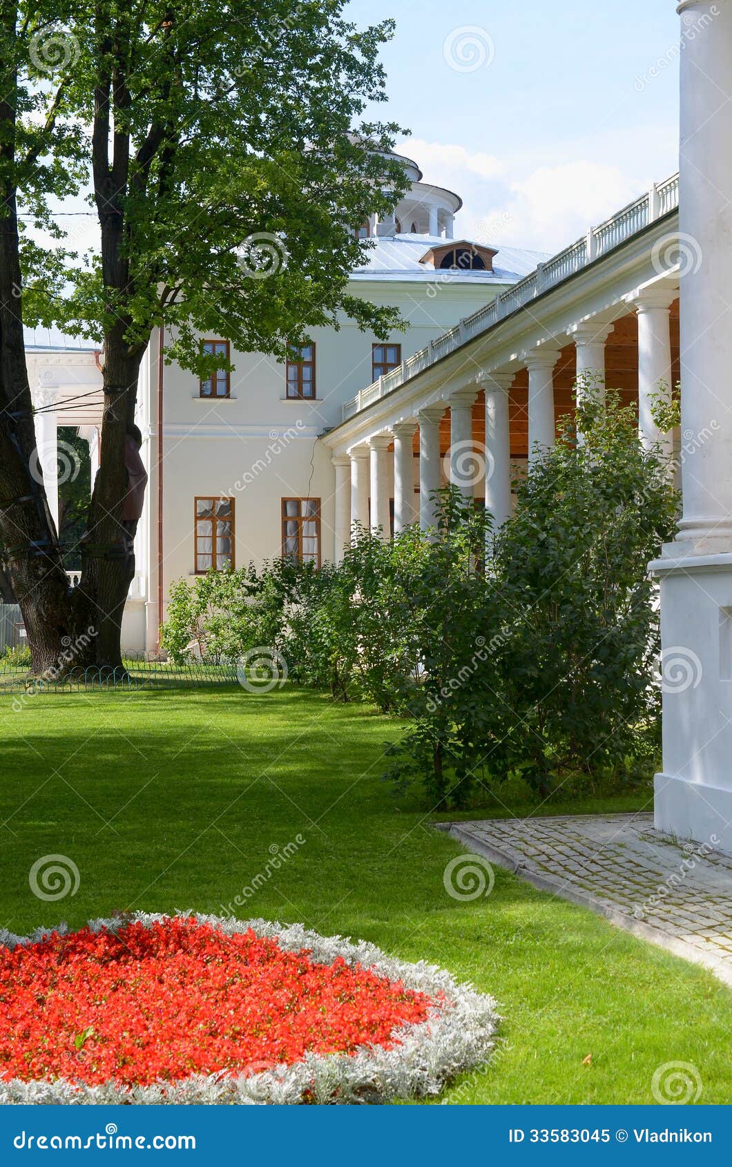 Old mansion with columns stock image. Image of history - 33583045