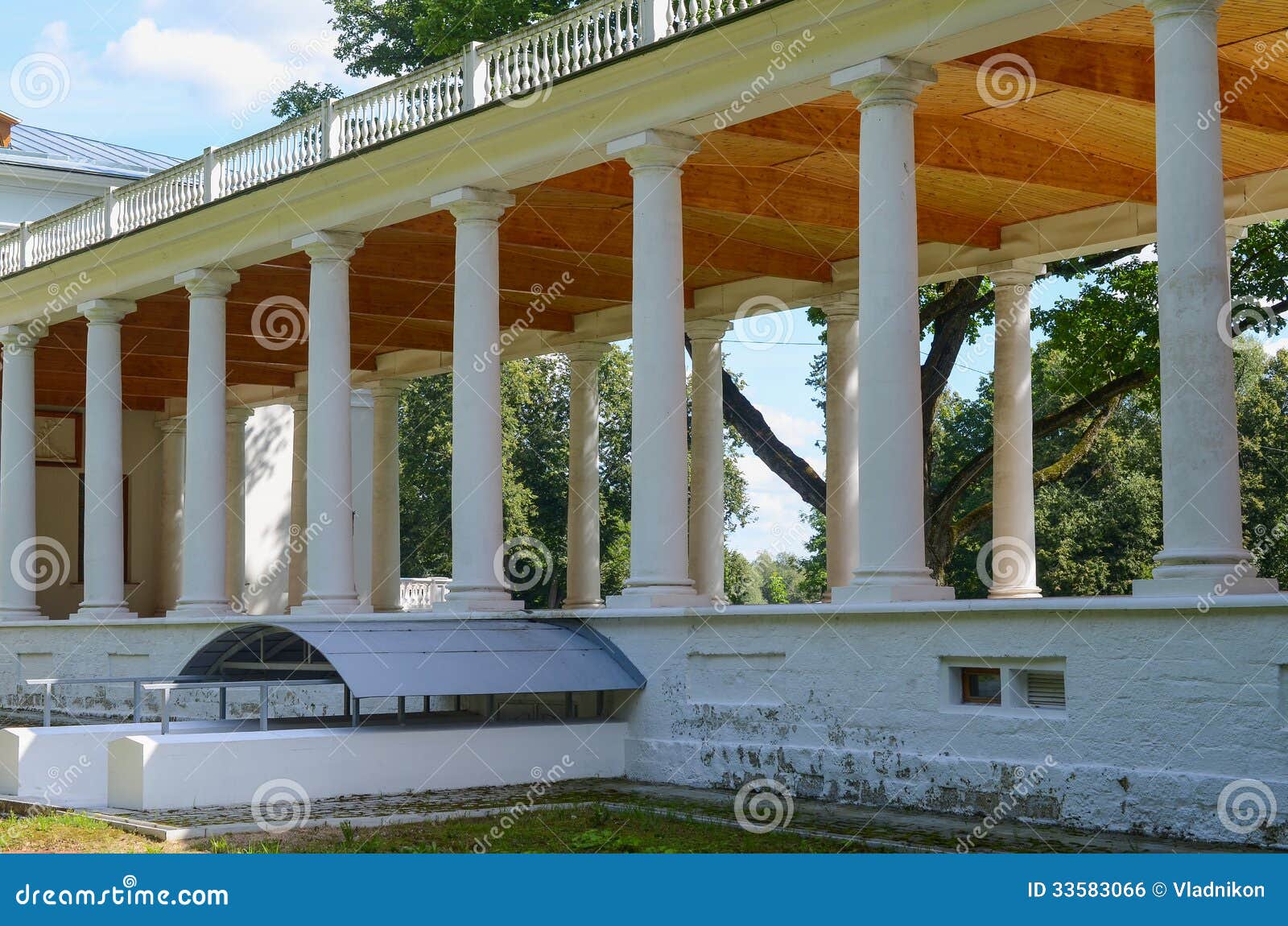 Old mansion with columns stock photo. Image of elegance - 33583066