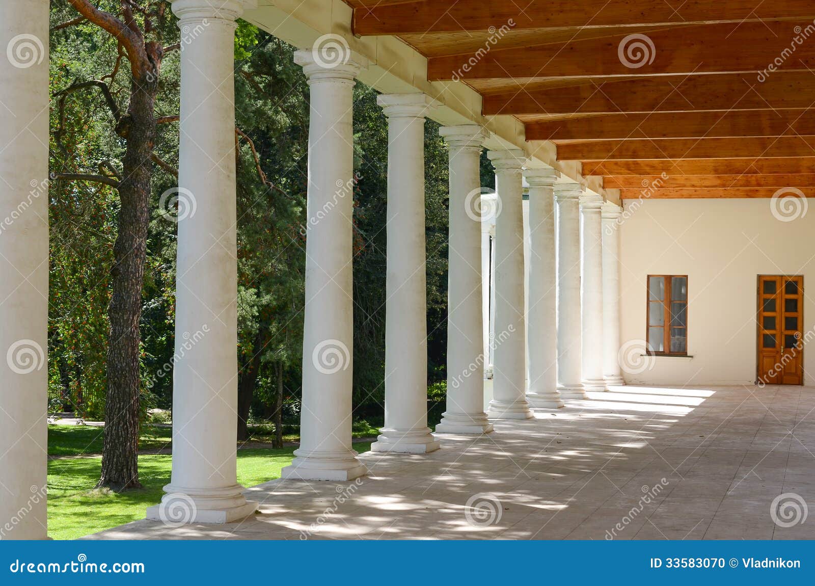 Old mansion with columns stock photo. Image of mansions - 33583070