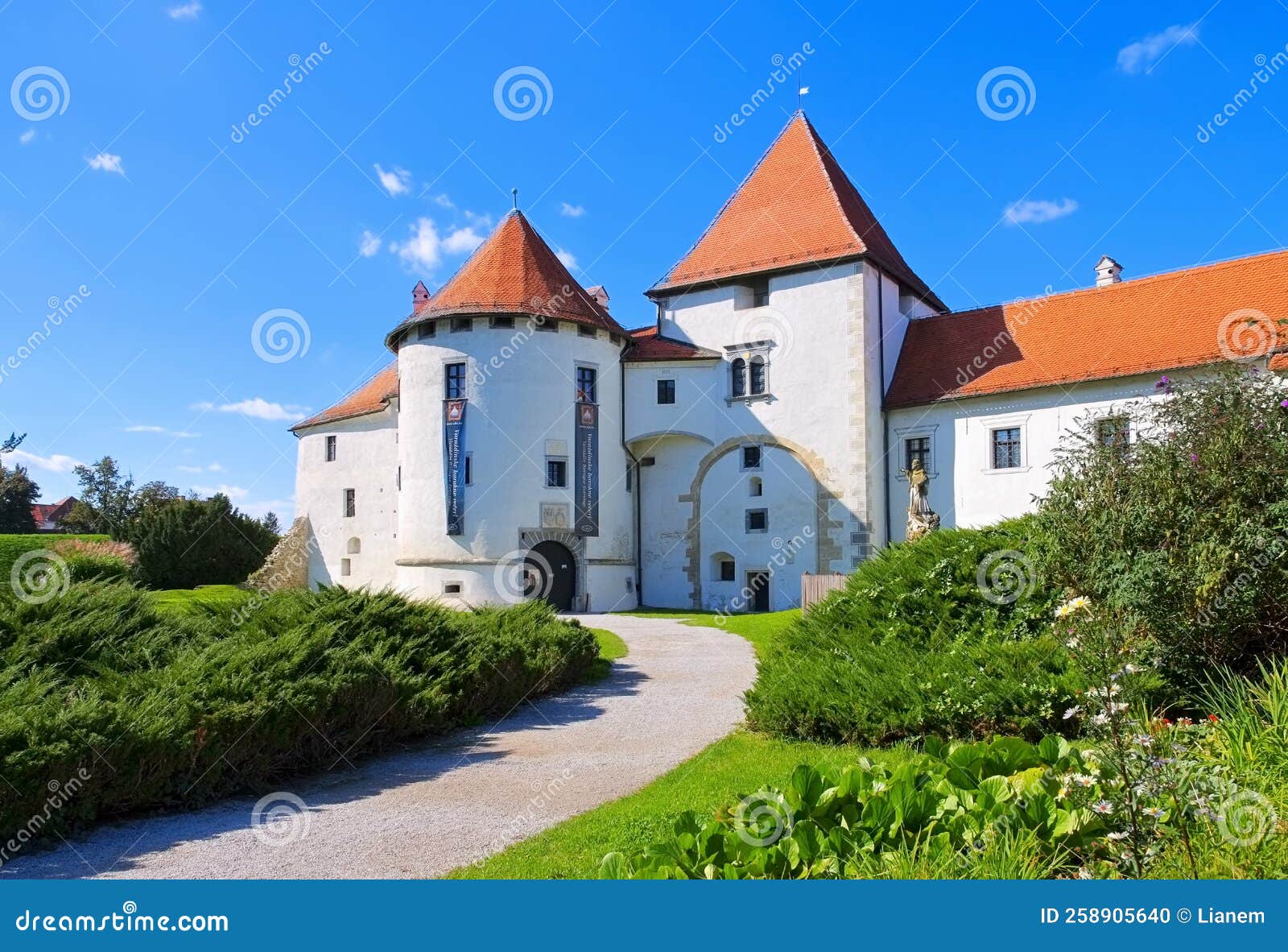 Old Medieval Castle in Varazdin Stock Photo - Image of wall, white ...