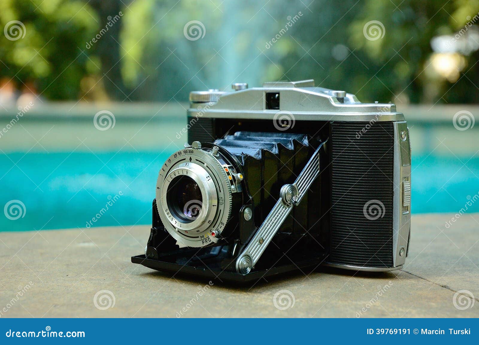 Old medium format camera stock image. Image of europe - 39769191