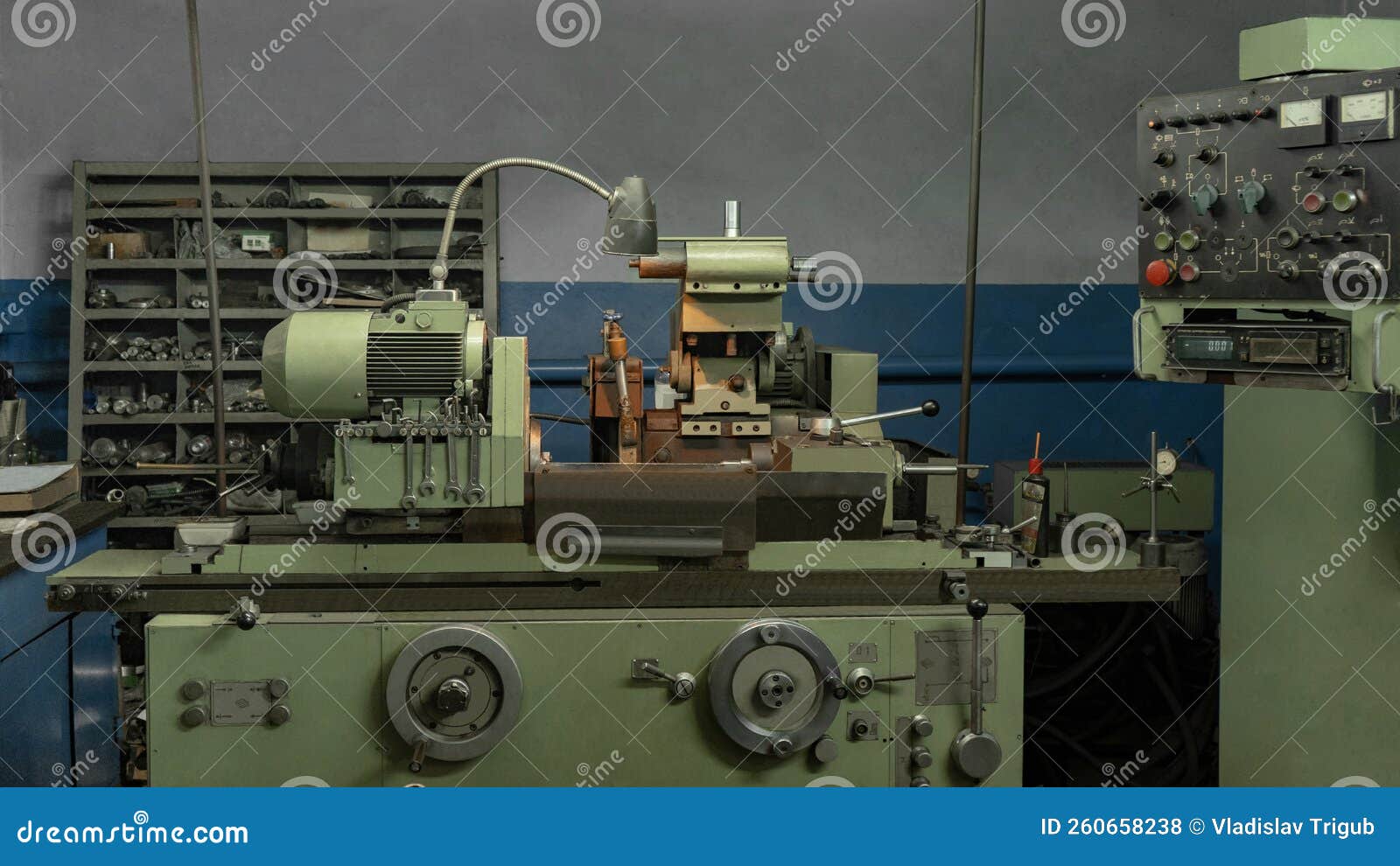 Old Metal Lathe in the Workshop, Machine Tools. Stock Photo - Image of ...