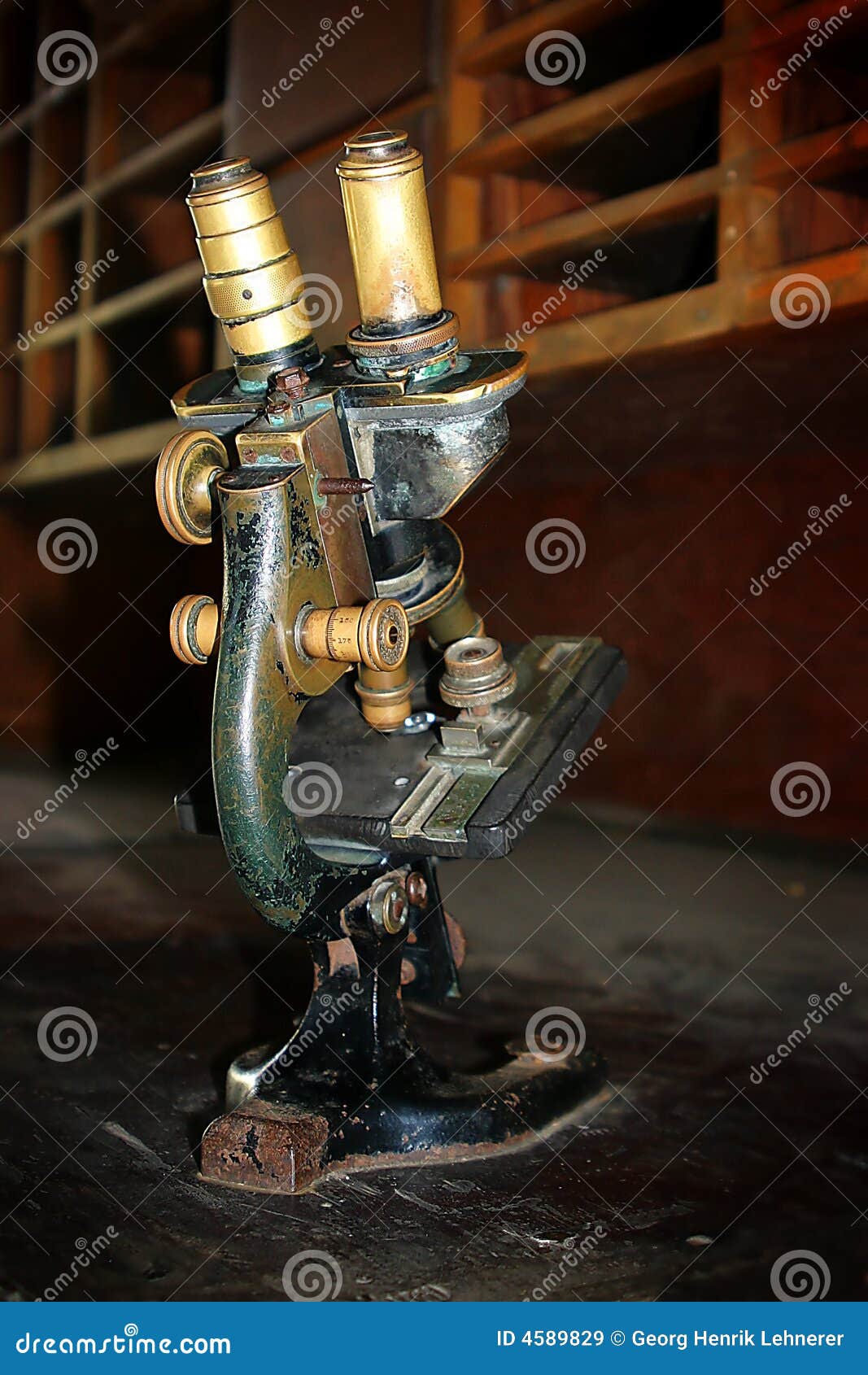 Old Microscope Royalty-Free Stock Photo | CartoonDealer.com #4589829