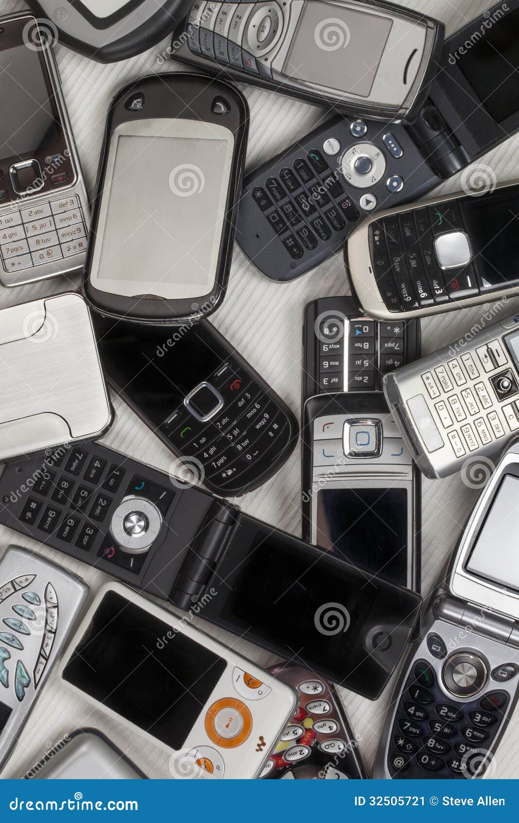 Old Mobile Phones - Cellphones Editorial Photo - Image of communicate ...