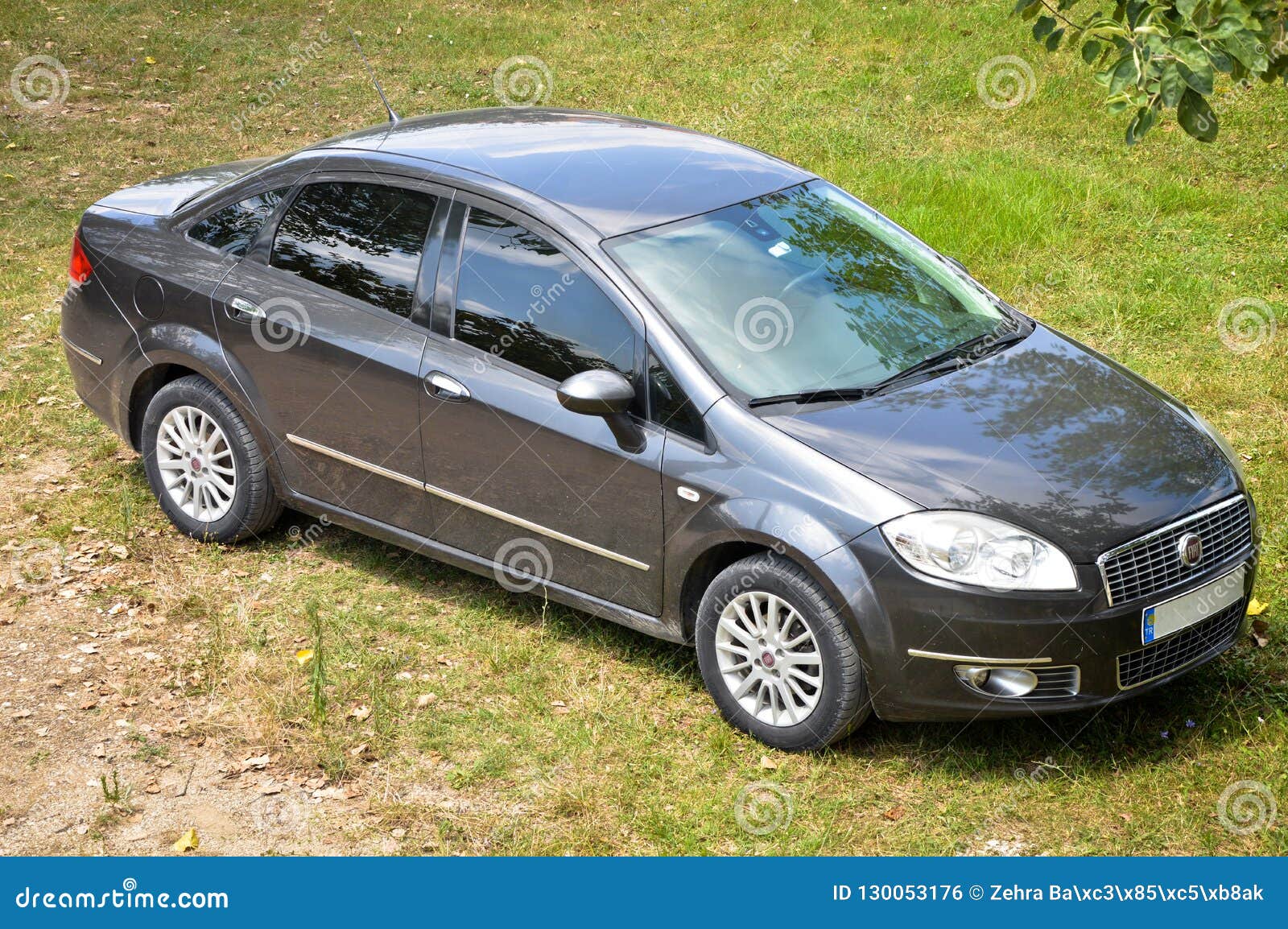 Old model Fiat Linea editorial photo. Image of highway - 130053176