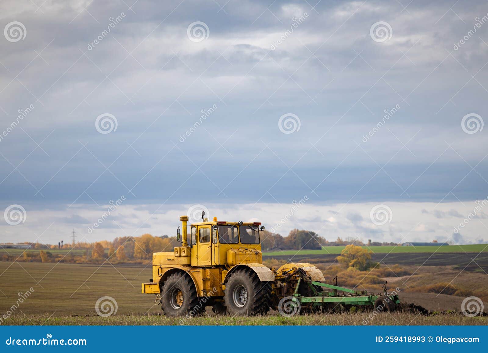 Old Model Tractor Working in the Field. Stock Image - Image of autumn ...