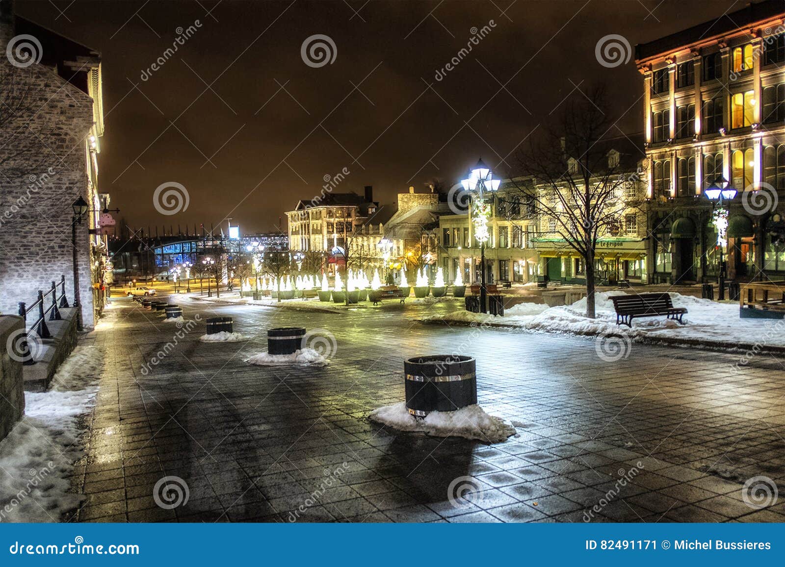 Old Montreal night scene editorial photo. Image of night - 82491171
