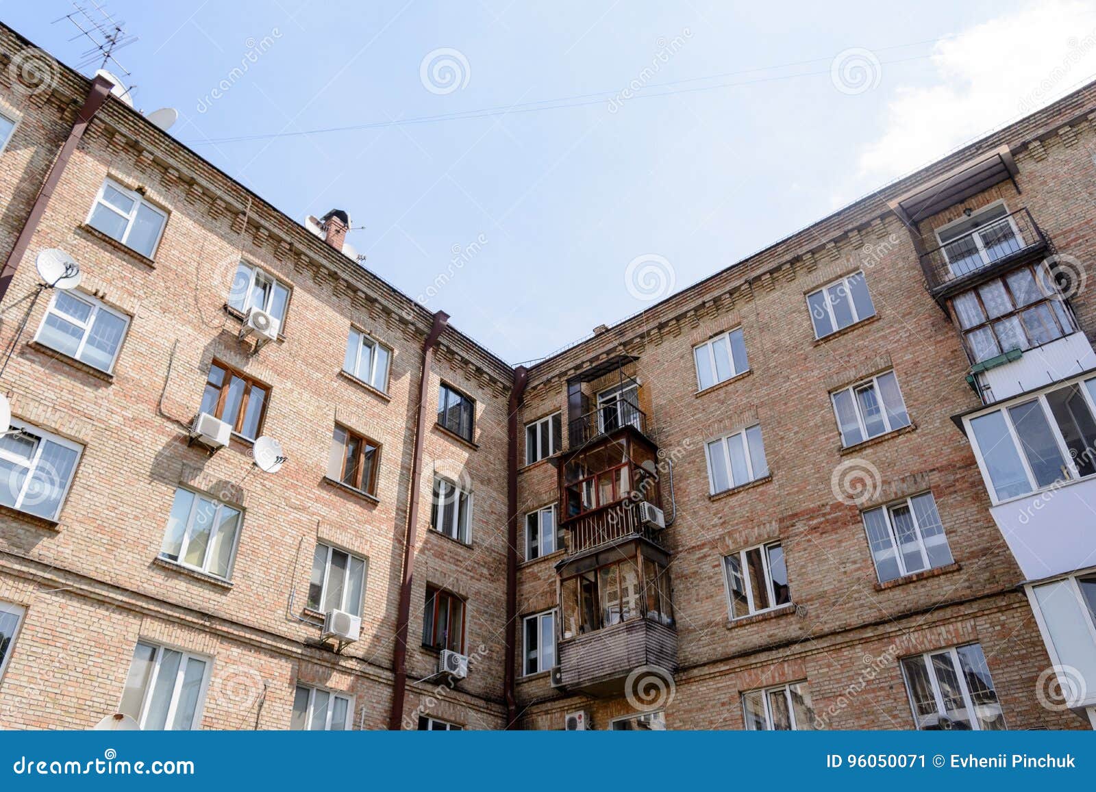 Old multi-storey house editorial photo. Image of building - 96050071
