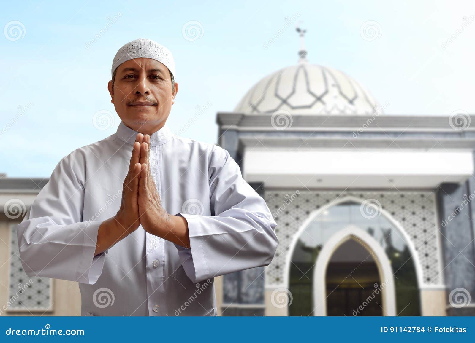 Old muslim man smiling stock photo. Image of fasting - 91142784