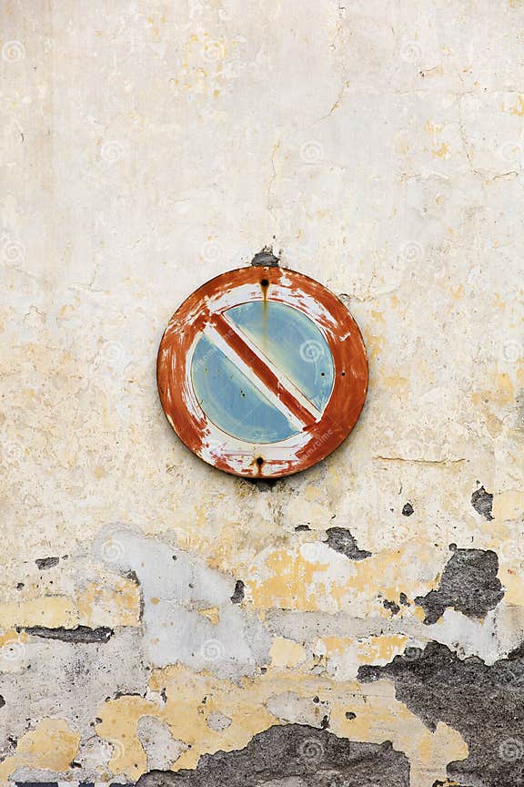 Old no parking sign stock image. Image of closeup, prohibition - 226972675