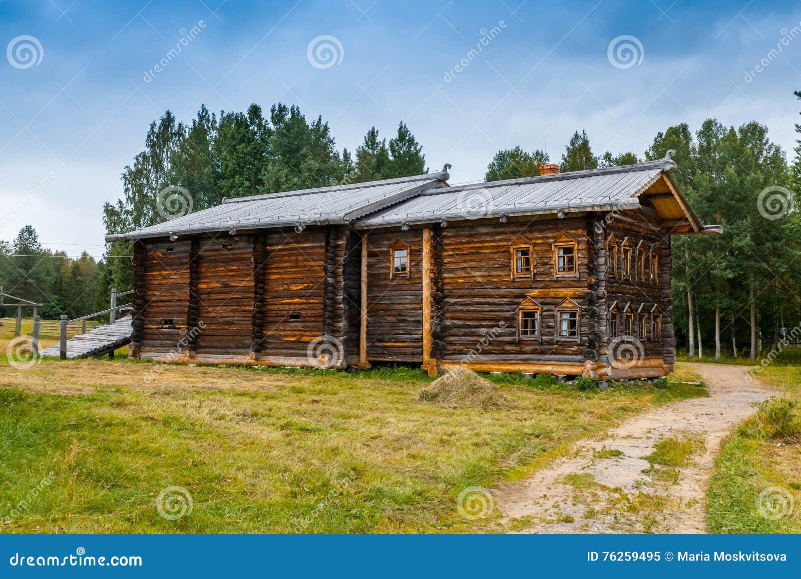 Old North Russian Farm House Stock Image - Image of grass, frame: 76259495