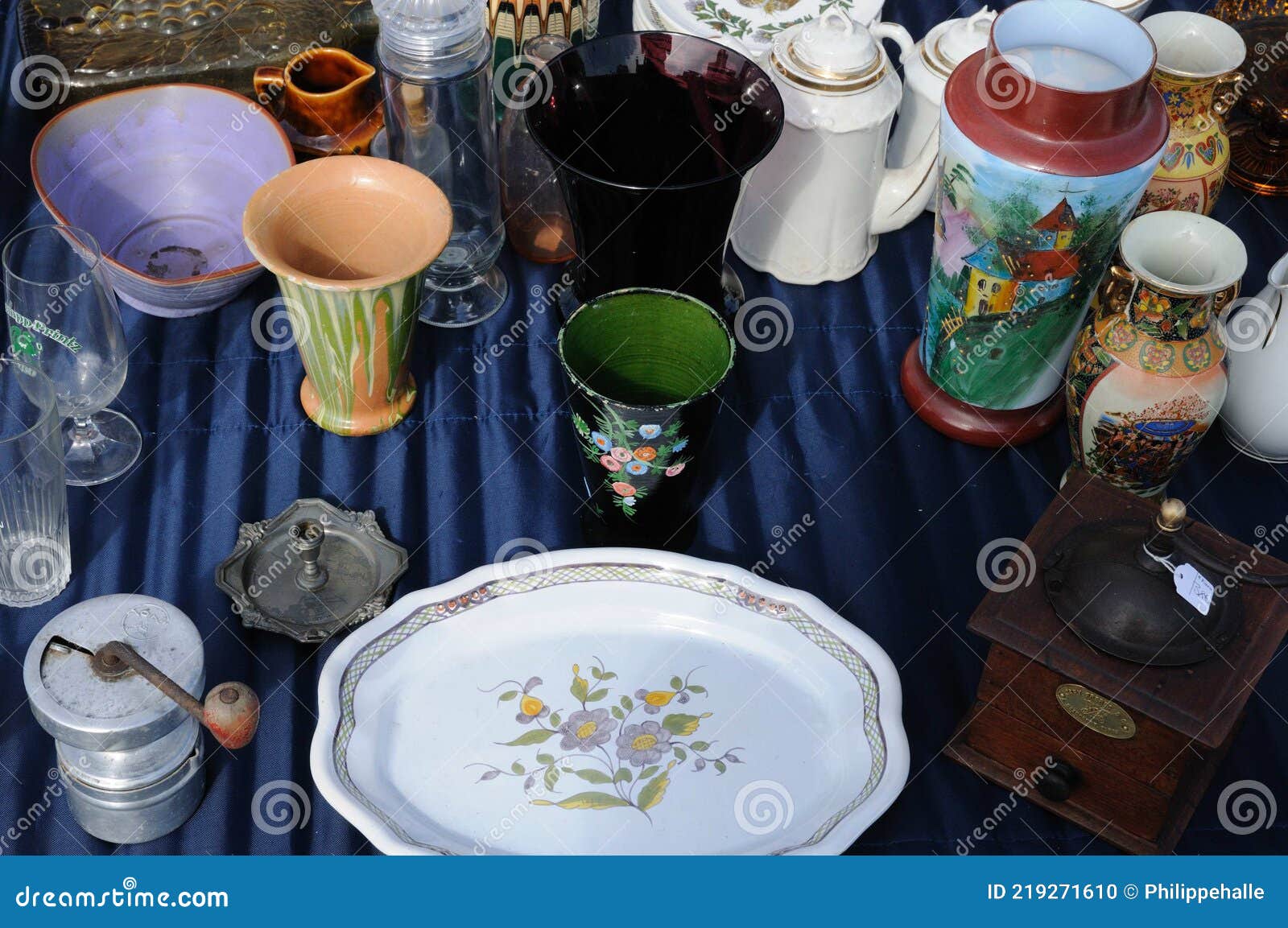 Old Objects on a Flea Market Editorial Image - Image of collect, market ...