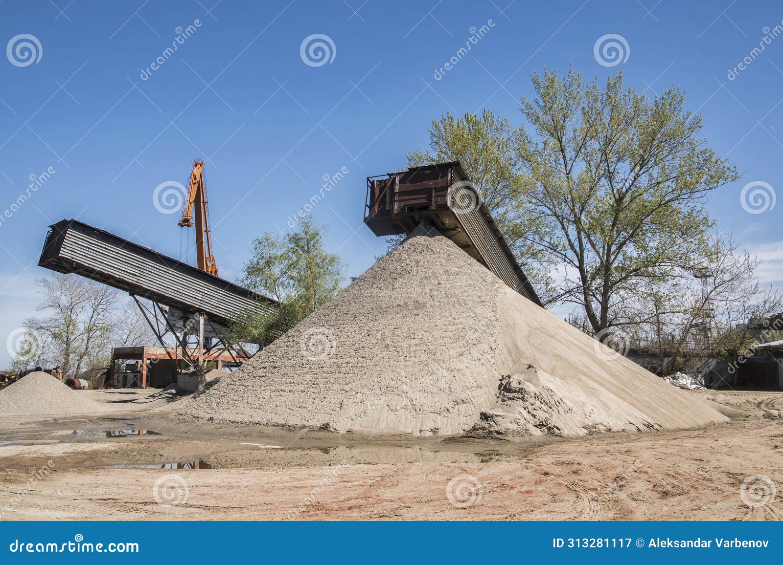 Gravel Pit Sorting Facility Editorial Photography - Image of technology ...