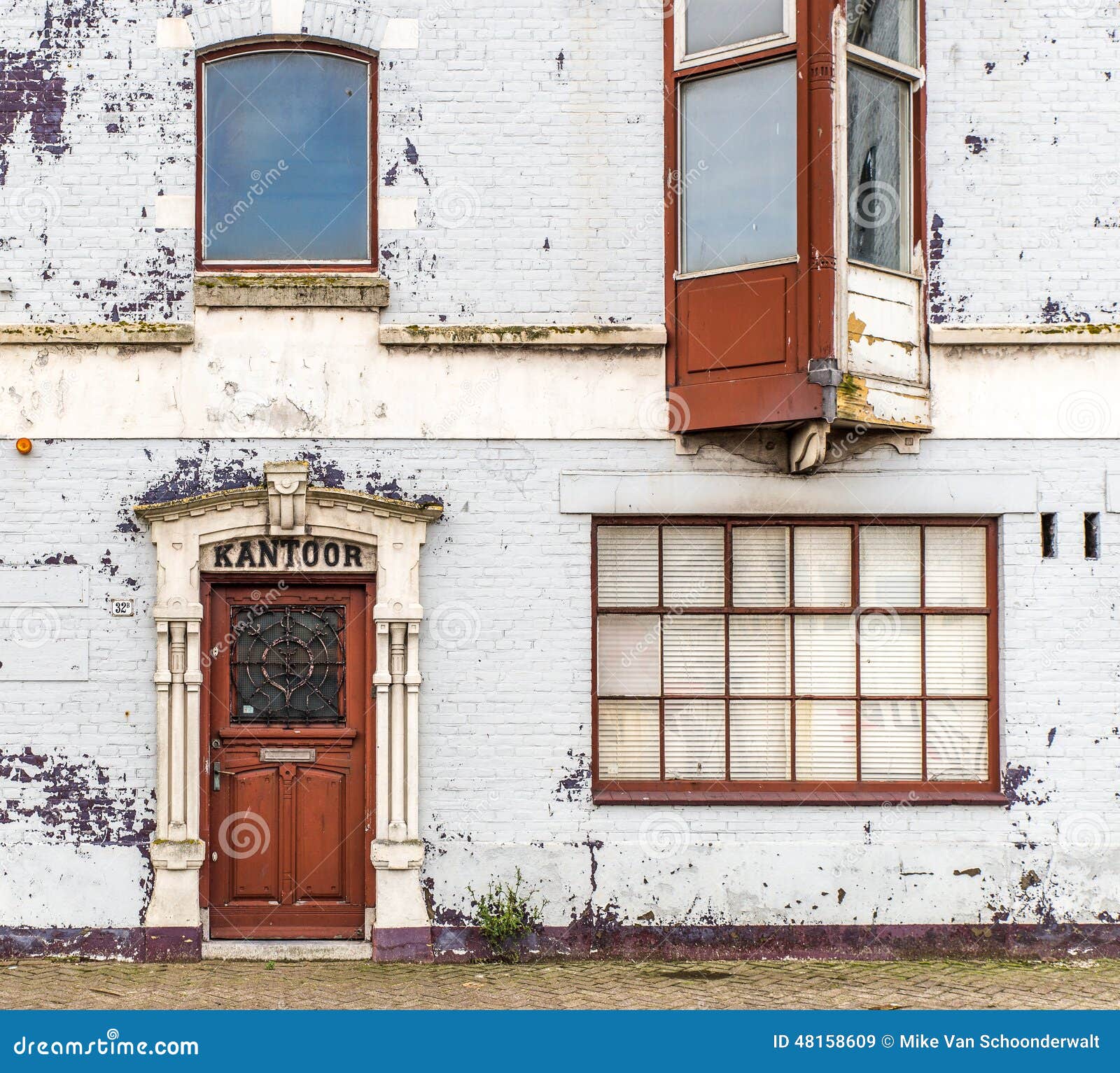 Old office building editorial stock image. Image of entrance - 48158609