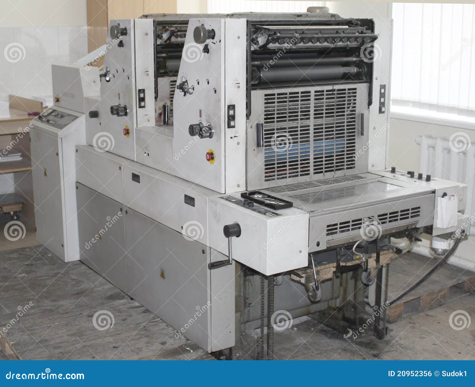 Old offset machine stock photo. Image of house, commerce - 20952356