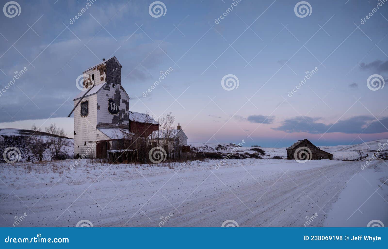 Old P&H Grain Company Elevator in the Ghost Town of Sharples Editorial ...