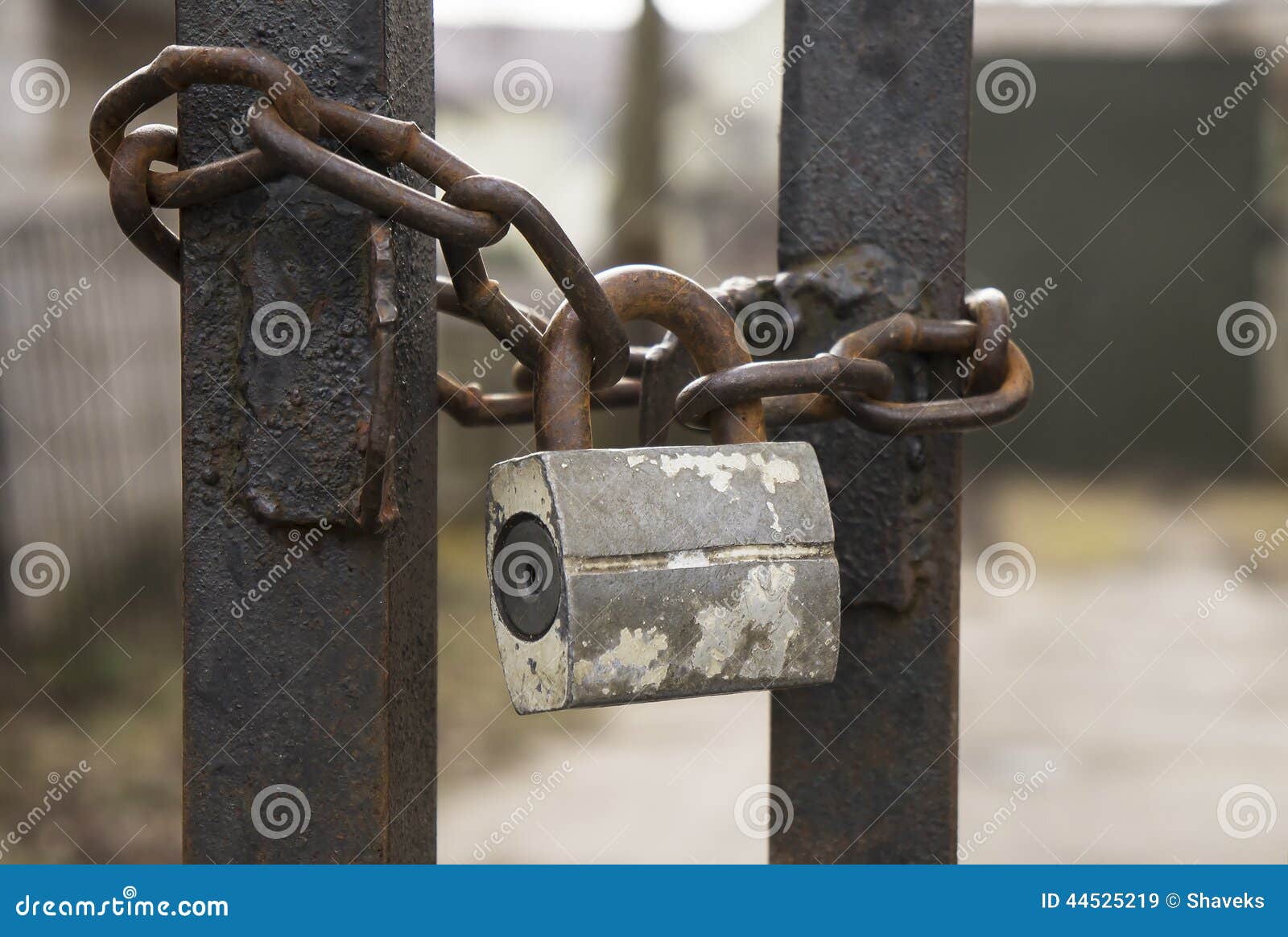 Old padlock on rusty chain stock image. Image of obsolete - 44525219
