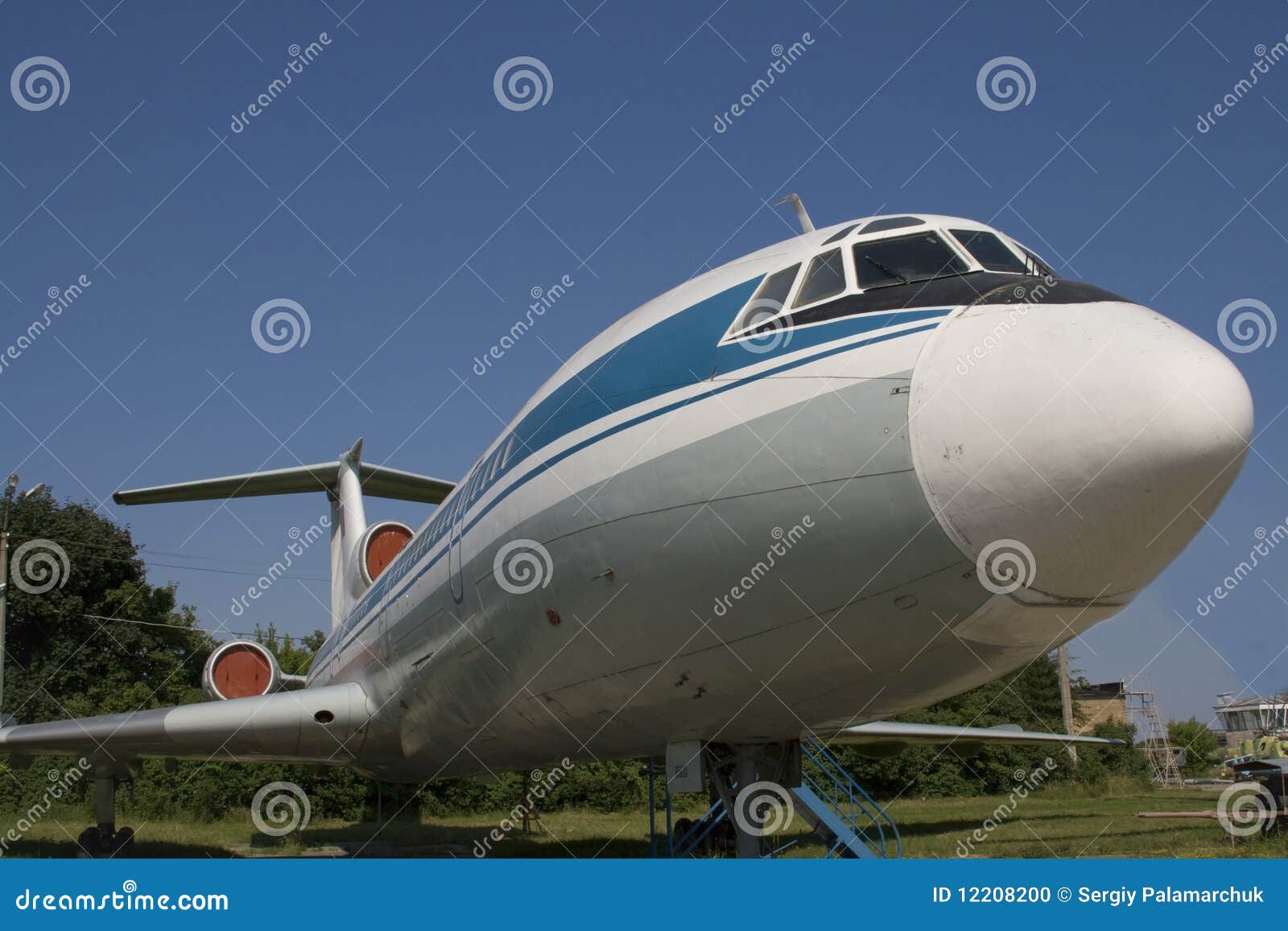Old passenger plane editorial image. Image of retro, transport - 12208200