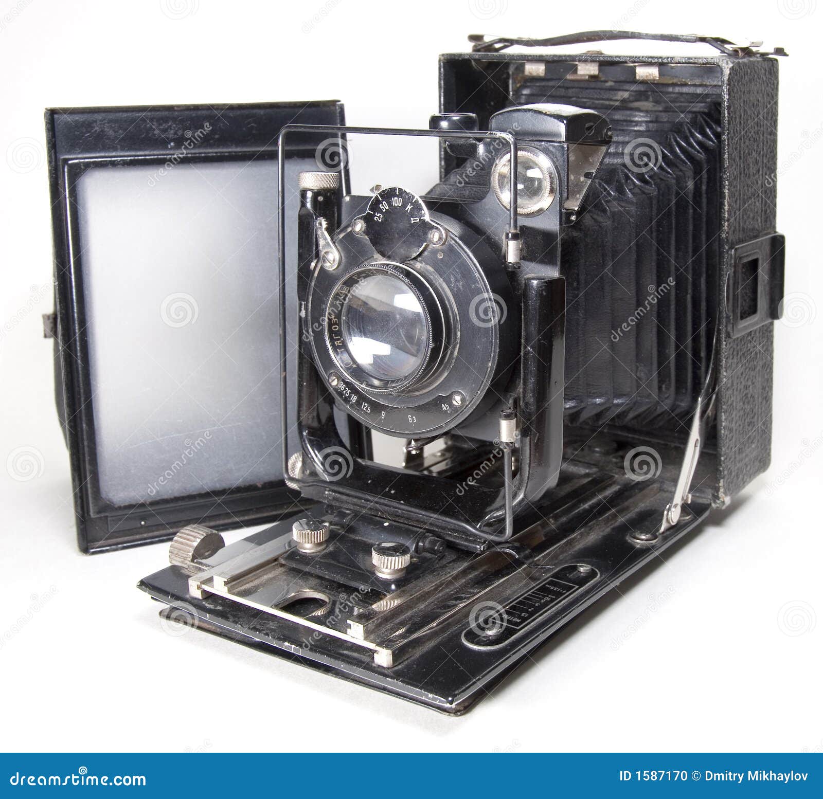 Old photo camera stock photo. Image of focus, matte, aperture - 1587170