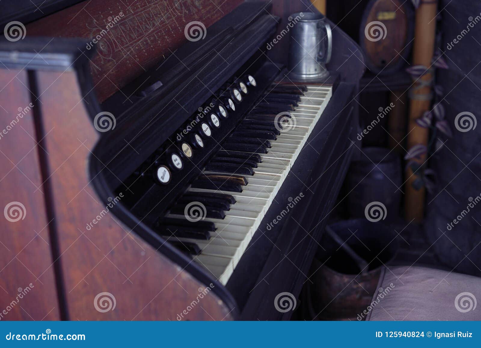 Old piano keyboard stock photo. Image of melody, beige - 125940824