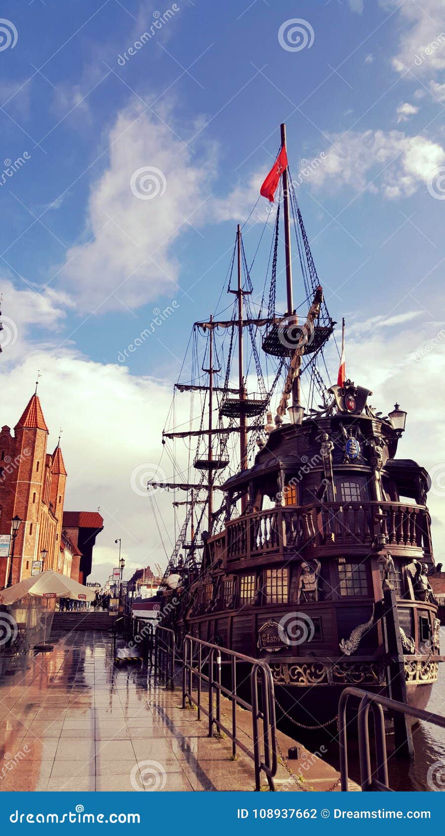 Old Pirate Ship with Red Flag Editorial Photography - Image of drewno ...