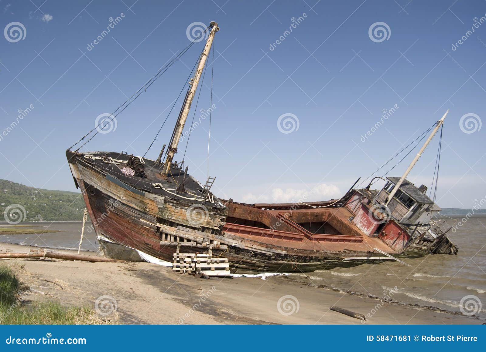 Old Pirate Shipwreck on a Beach Stock Image - Image of view, shipwreck ...