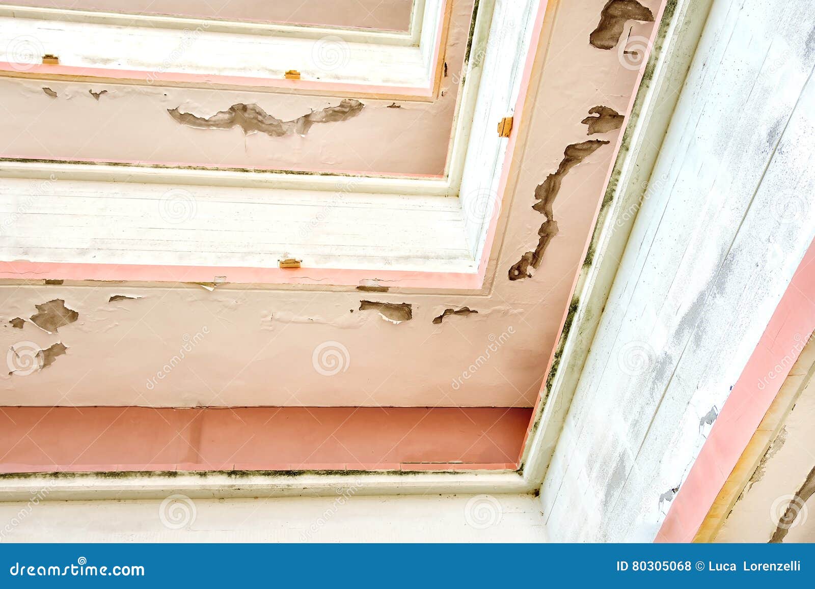 Old Plaster Balcony Ceiling Building Cracks Condominium Maintenance ...