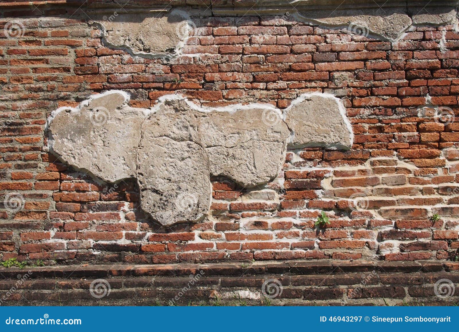 Old Plaster on the Brick Wall Stock Image - Image of town, park: 46943297