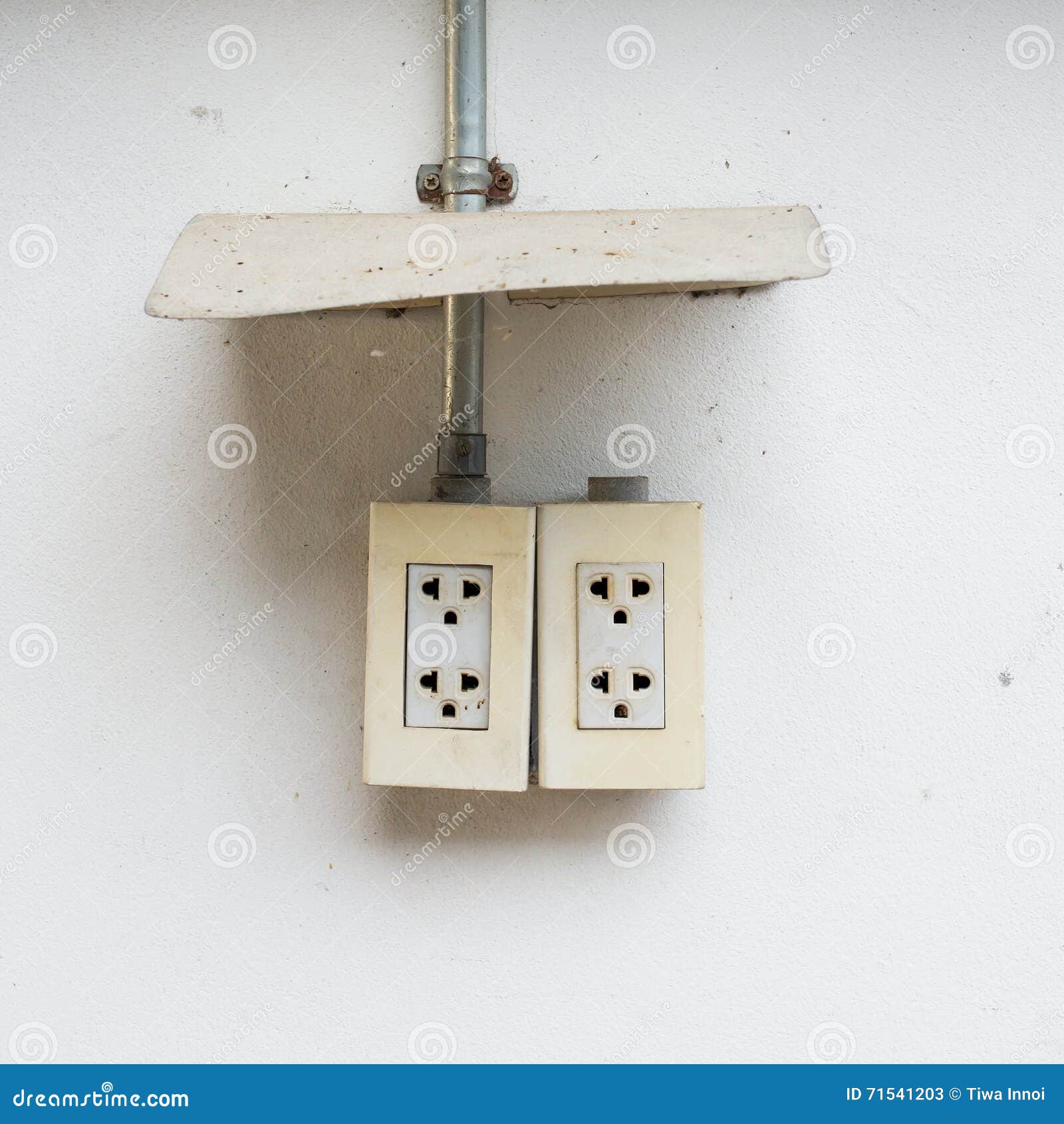 Old Plugs Royalty-Free Stock Photography | CartoonDealer.com #71541203