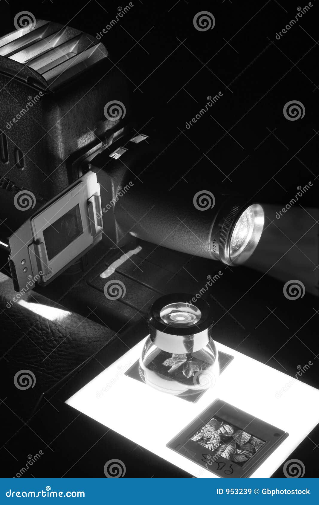 Old Projector & Slides In Mono Picture. Image: 953239