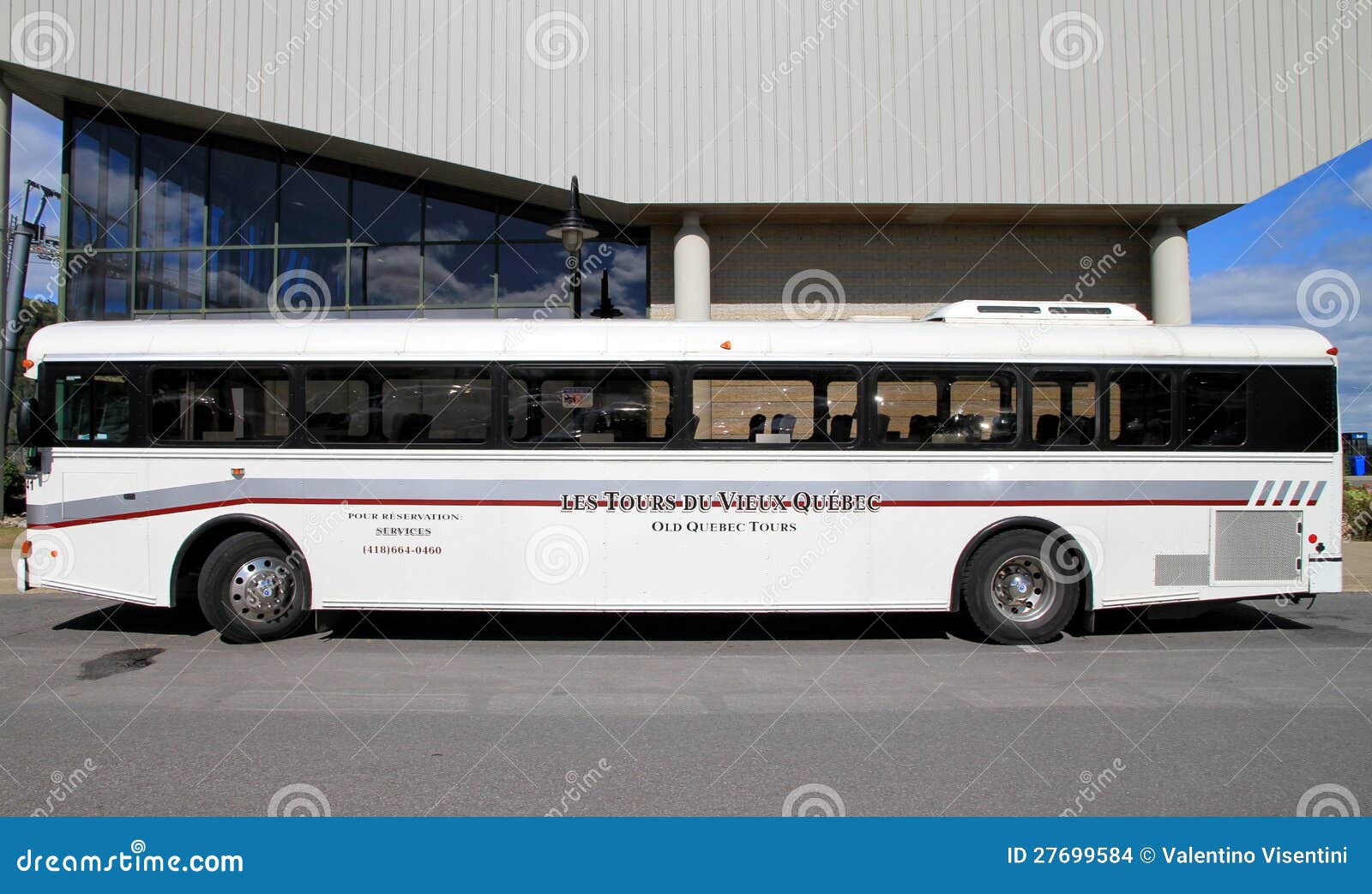 Old Quebec Tour Bus editorial stock image. Image of sightseeing - 27699584