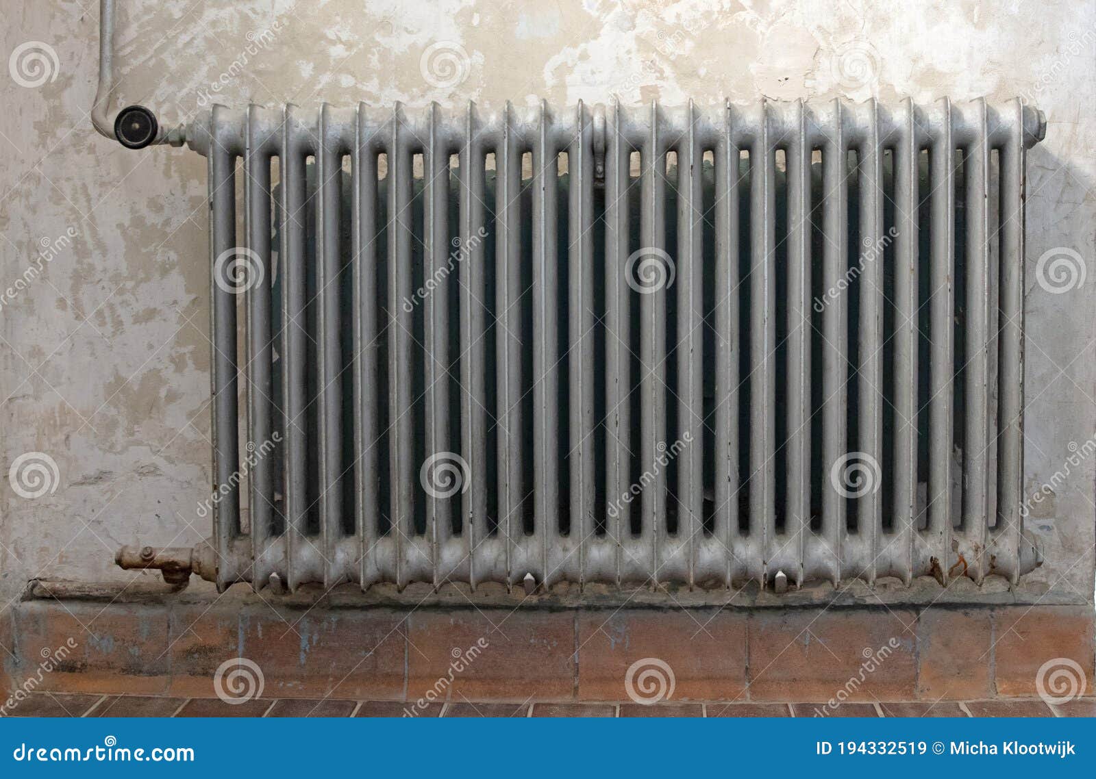 Old Radiator in an Empty Historic Home Stock Image - Image of aged ...