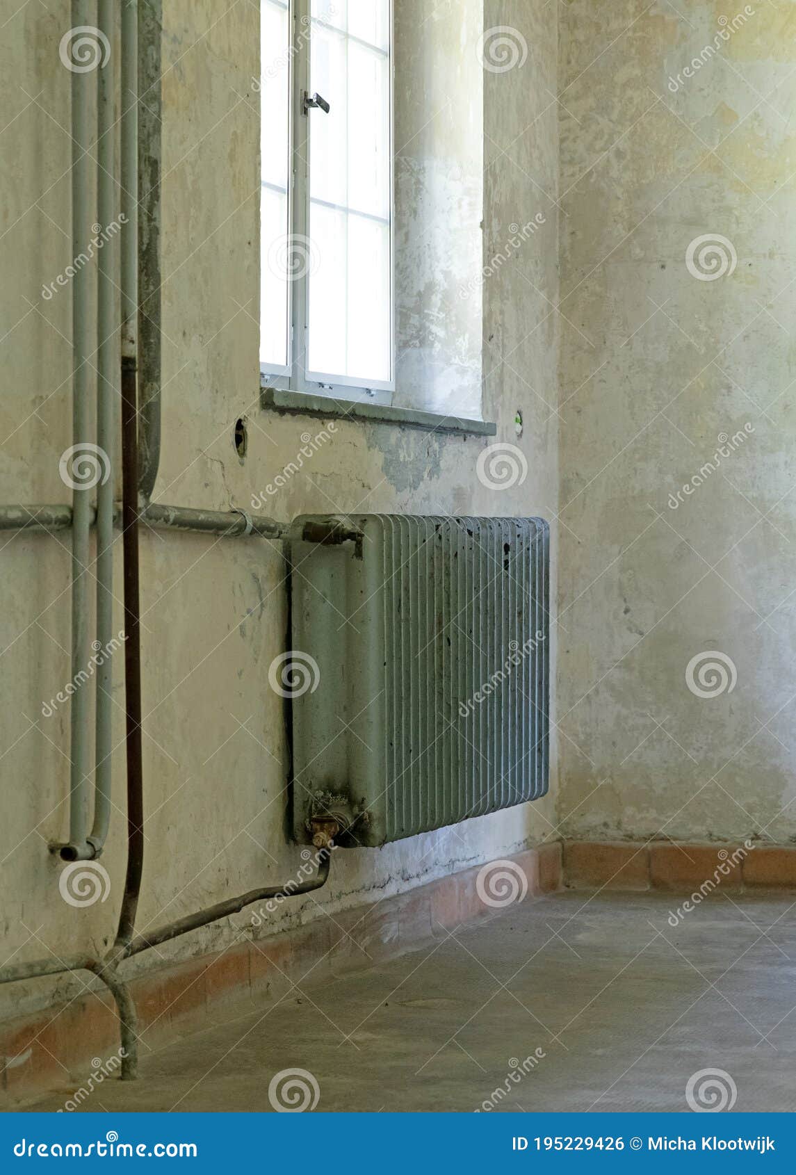 Old Radiator in an Empty Historic Home Editorial Photo - Image of ...