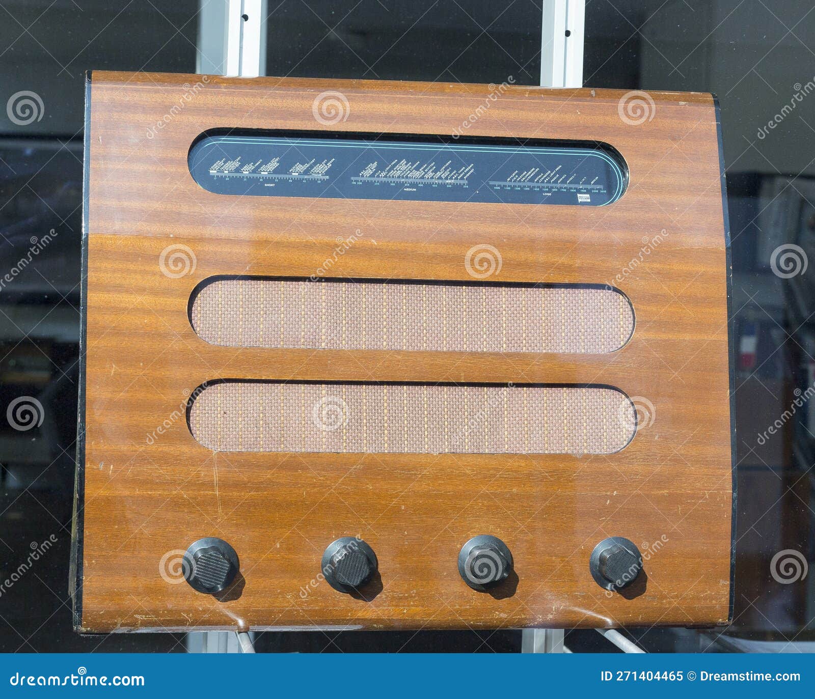 Old Radio Receiver in Wood Box Stock Image - Image of wood ...