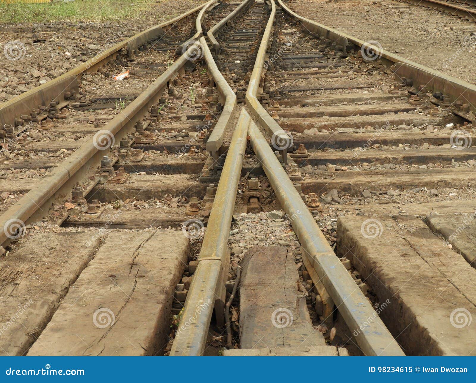 The old railroad tracks editorial image. Image of line - 98234615
