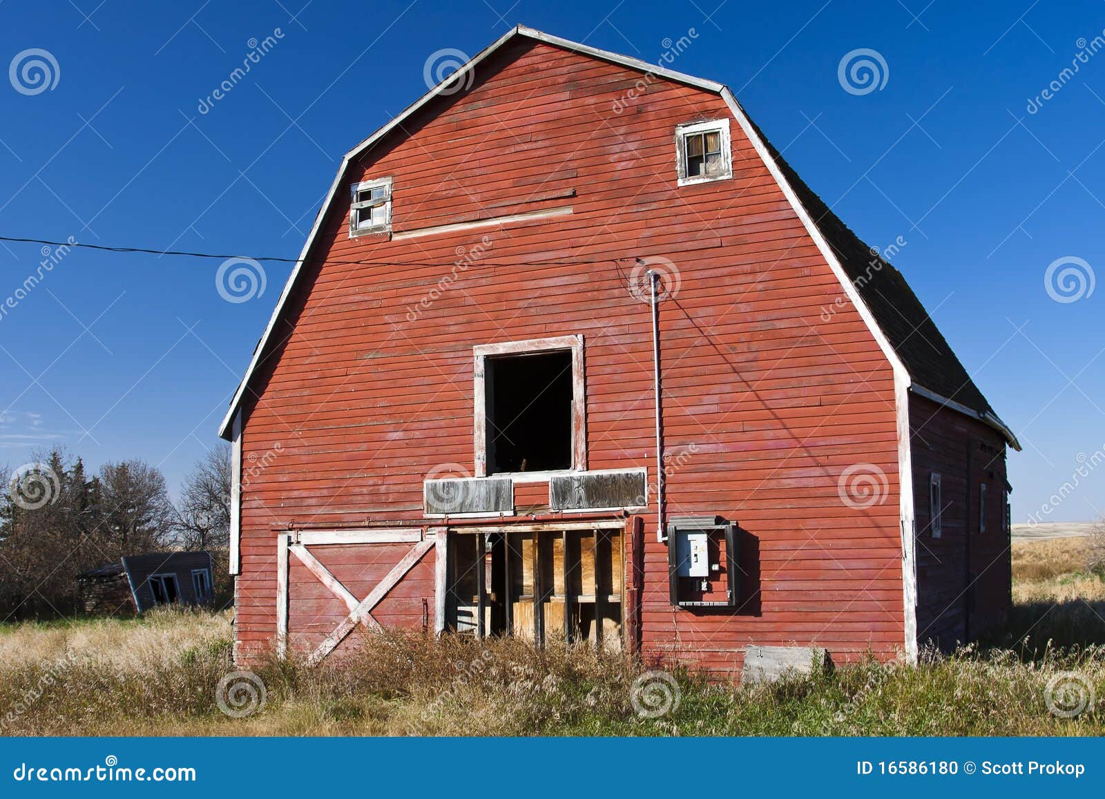 Old Red Barn stock photo. Image of fall, countryside - 16586180