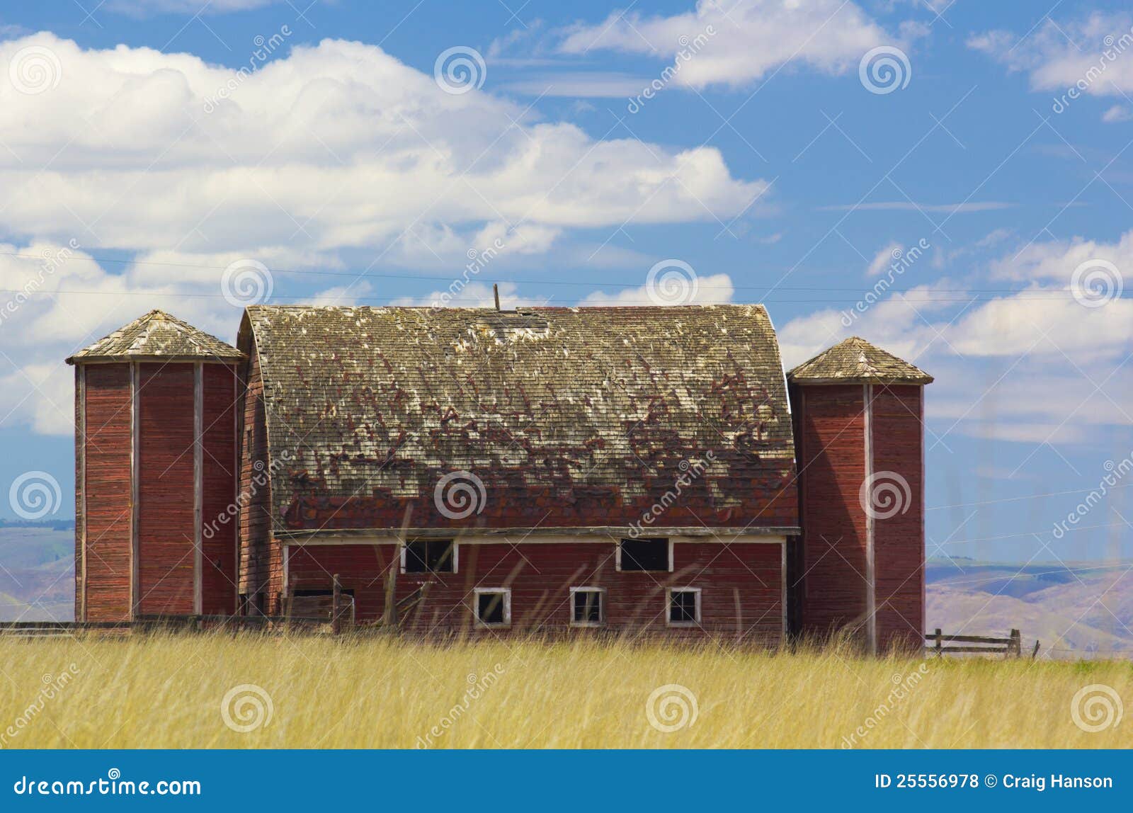 Old Red Barn stock photo. Image of field, building, barn - 25556978