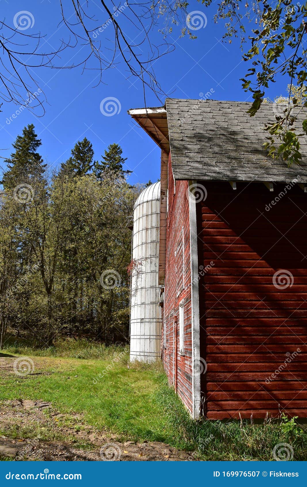 Old Red Barn and Silo Side Profile Stock Image - Image of silo, history ...