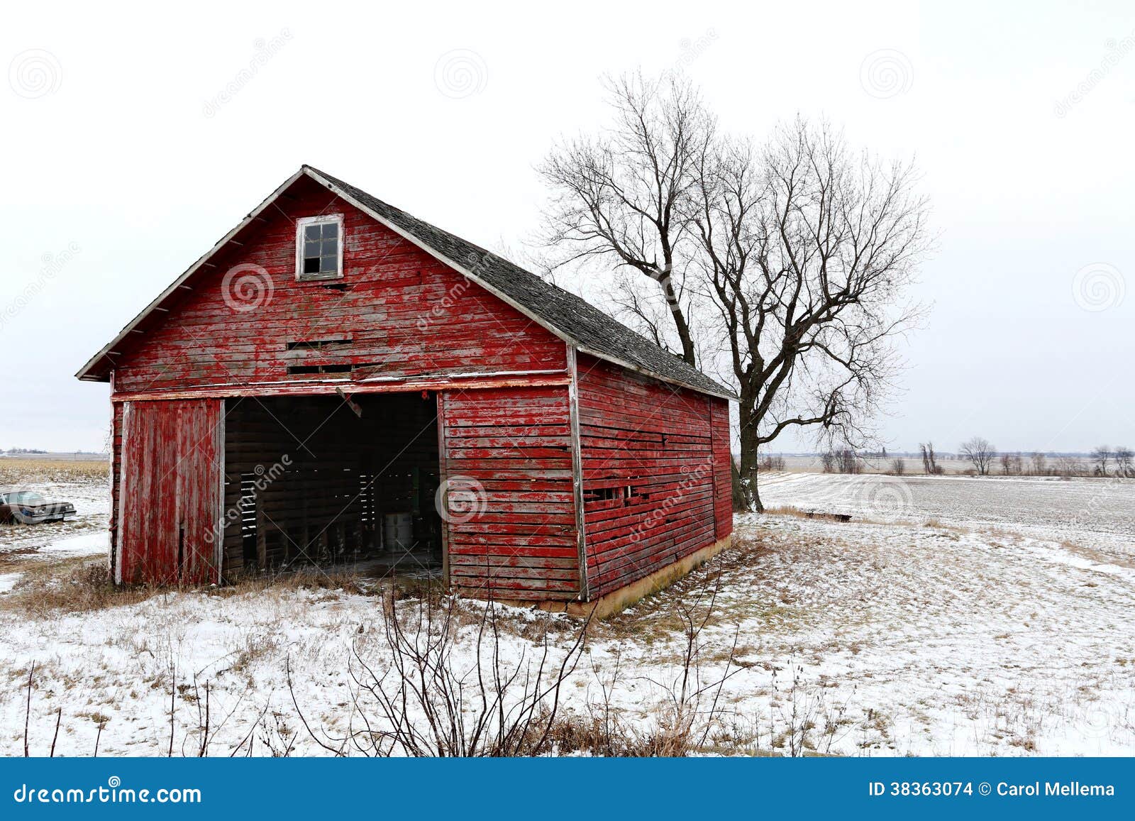 Old Red Barn in Winter in Illinois Stock Photo - Image of homestead ...