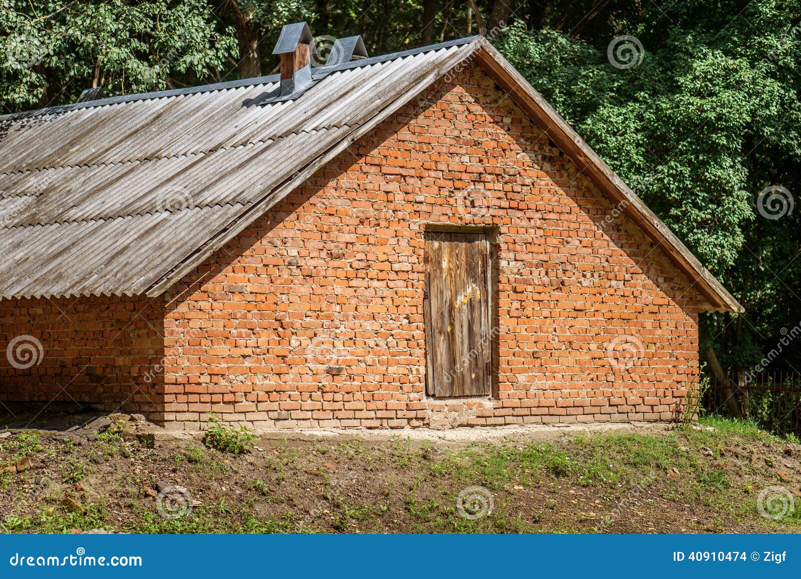 Old red brick barn stock photo. Image of brick, farm - 40910474