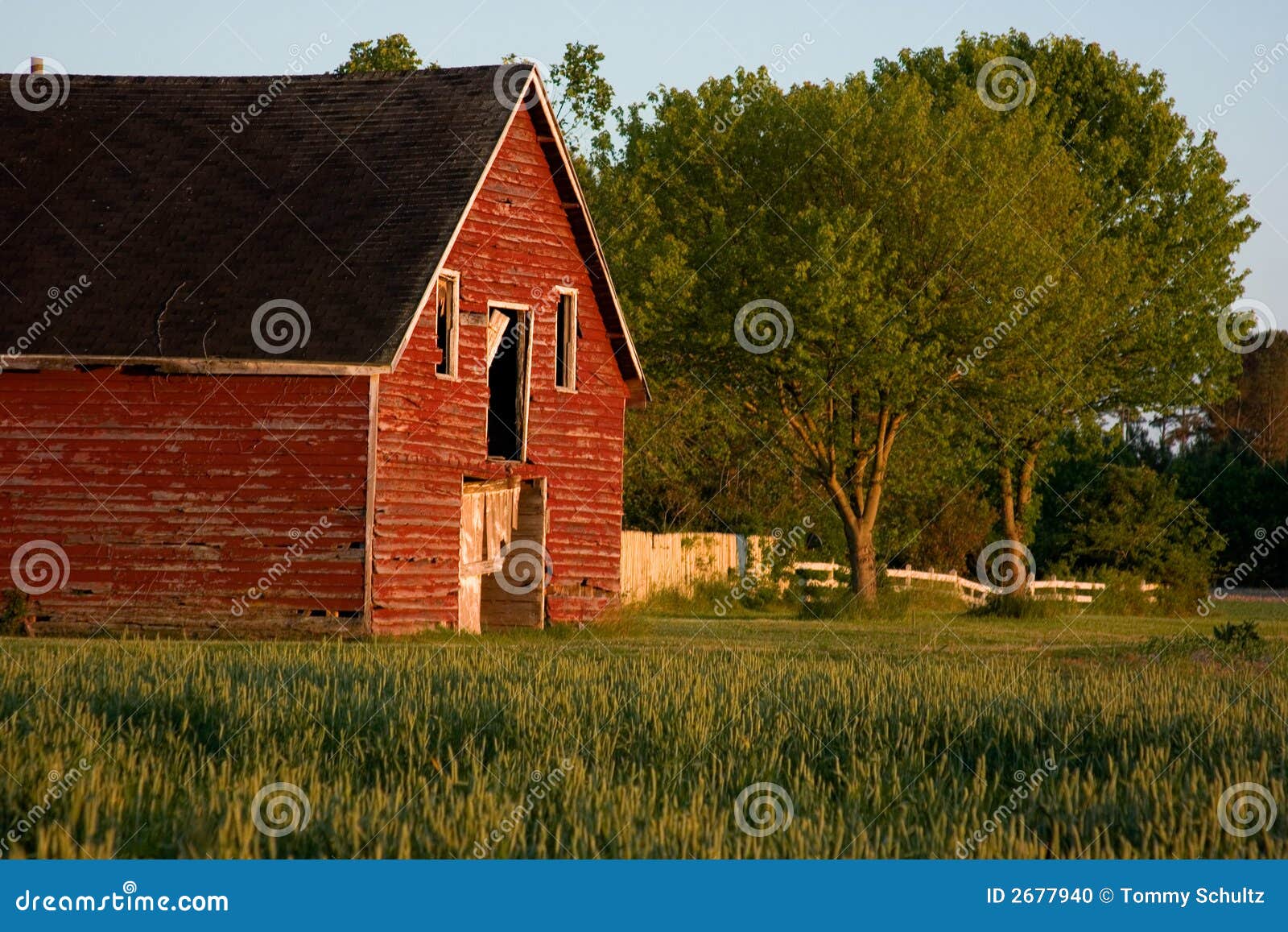 Old red country barn stock photo. Image of color, countryside - 2677940