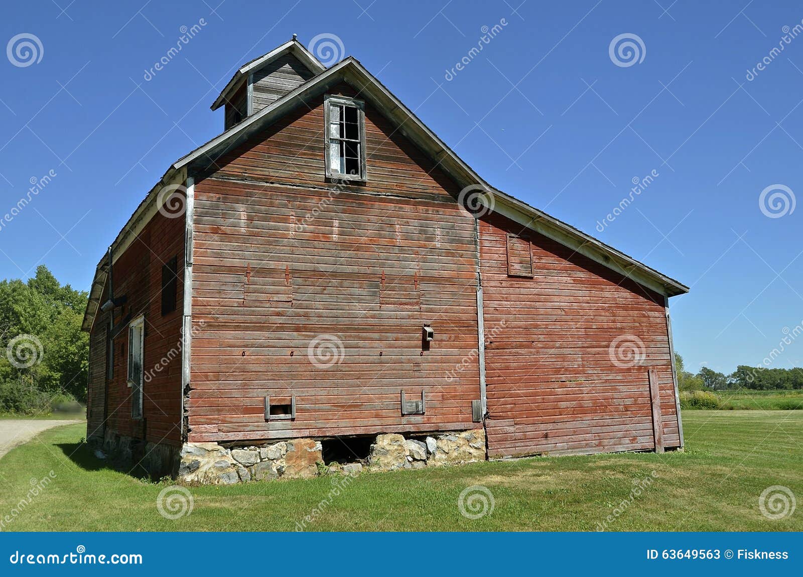 Old red farm granary stock image. Image of farmyard, feed - 63649563