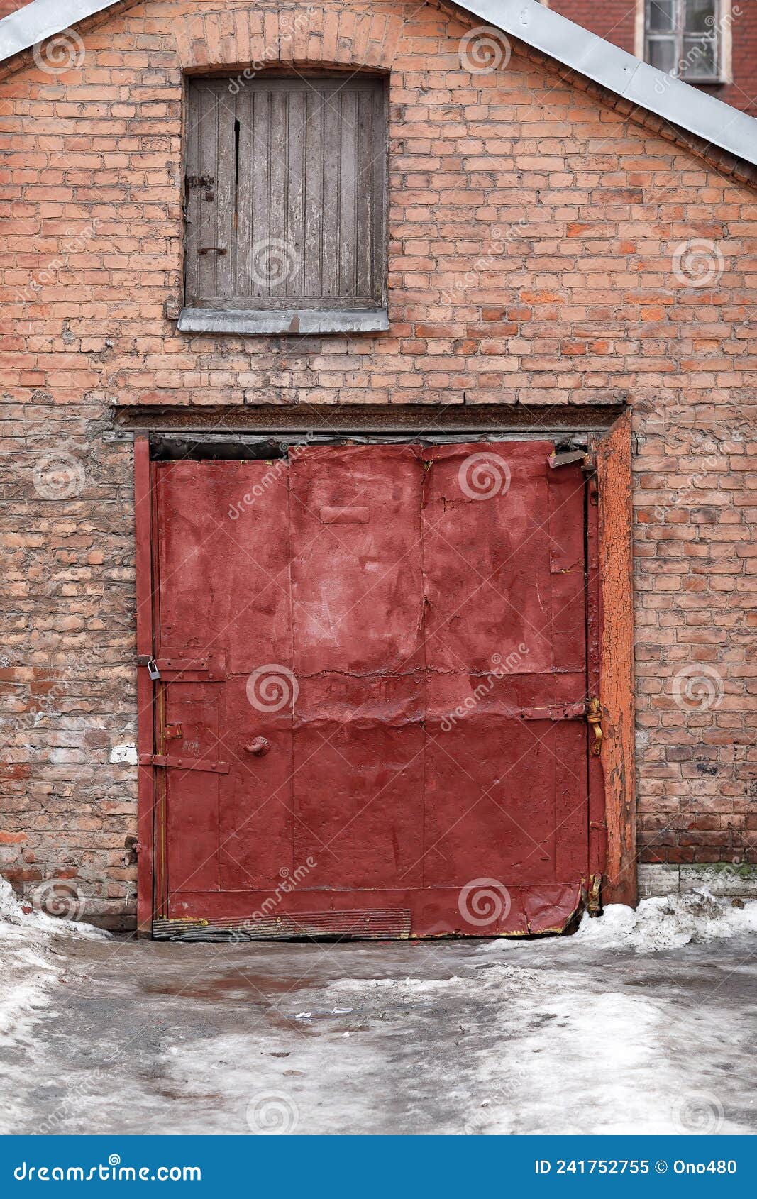 Old Red Iron Gate To the Garage Stock Image - Image of iron, front ...